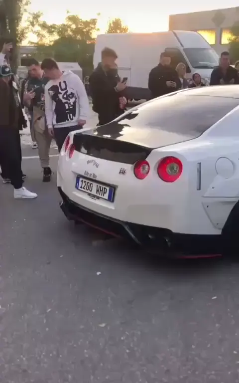 Nissan gtr r35 libertywalk kit doing flames | Scrolller