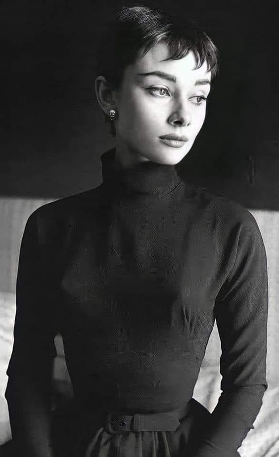 Audrey Hepburn as Catwoman | Scrolller