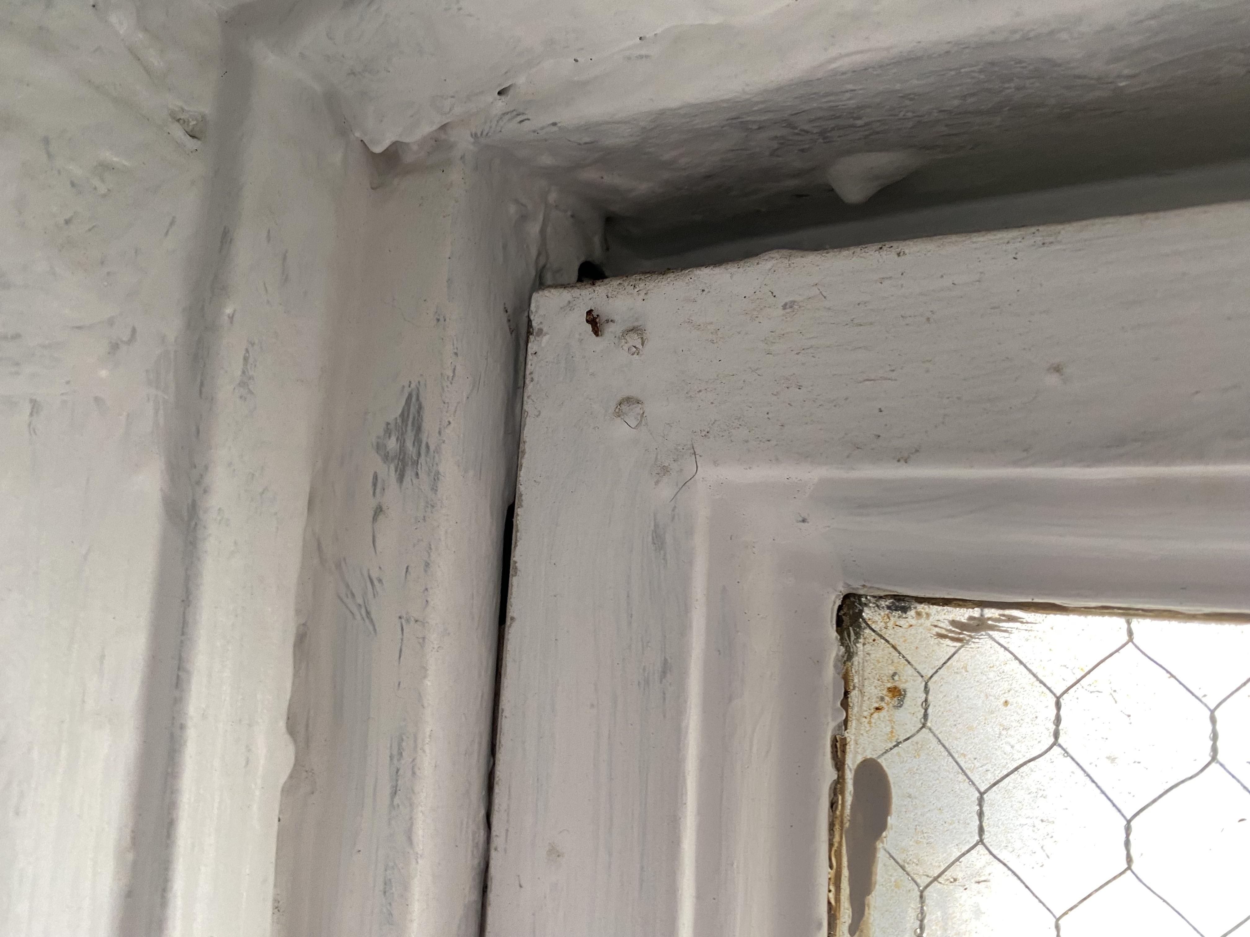 Window stuck | Scrolller