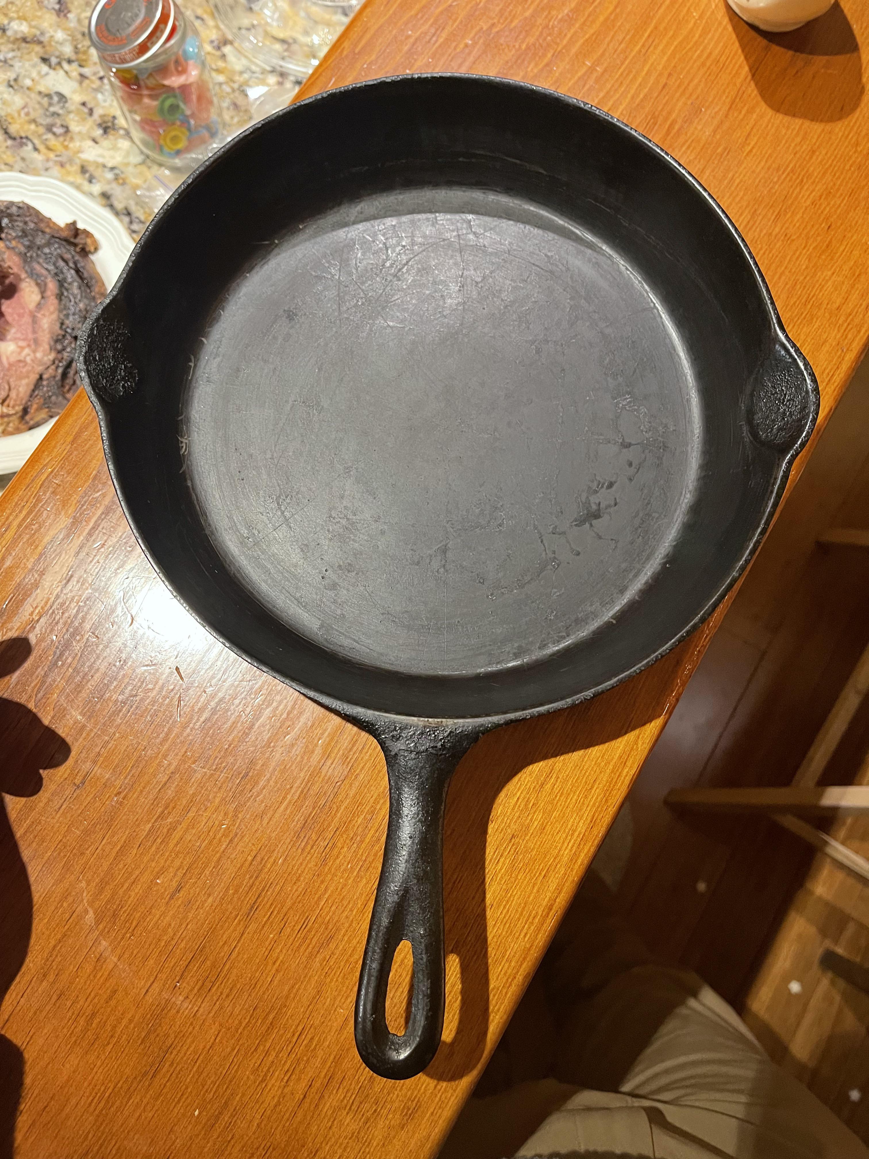 Does anyone know what kind of skillet this is and how old it may be? | Scrolller