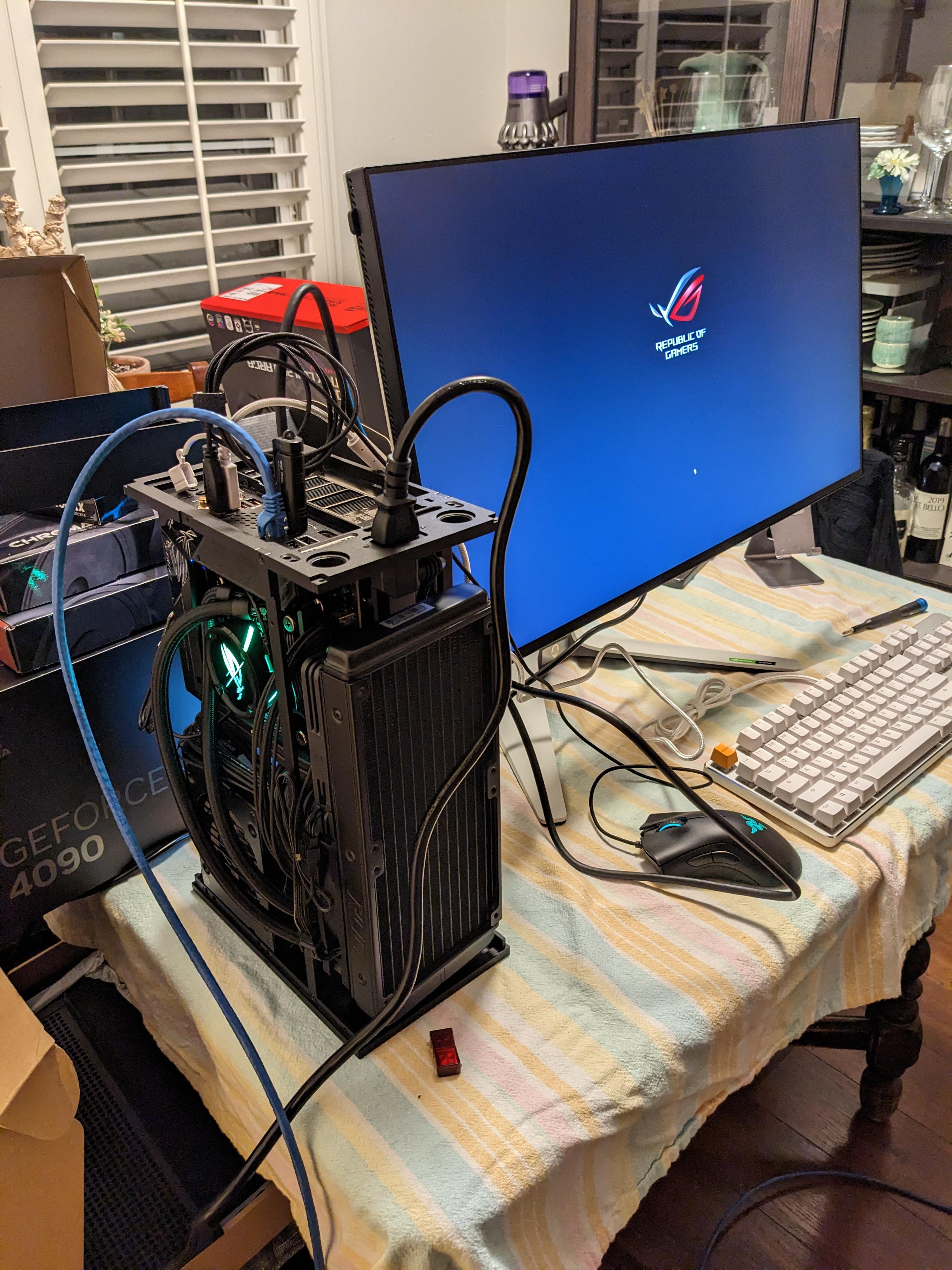 FormD T1 v2 Sandwich - 13700K + 4090 FE | Scrolller