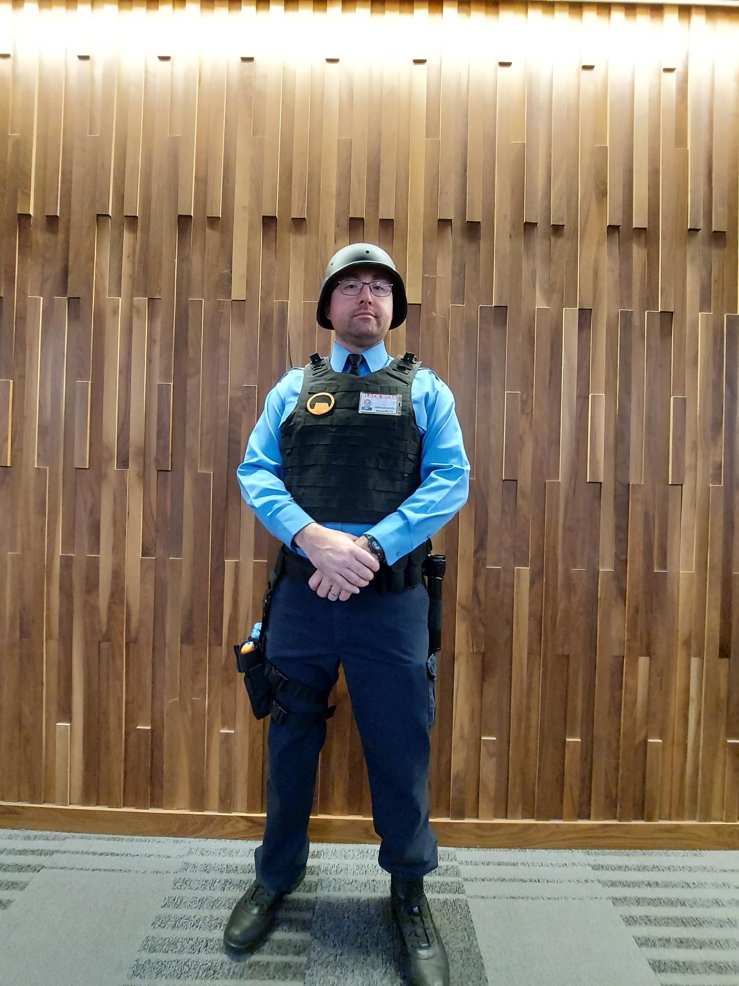 Black Mesa Security Officer | Scrolller