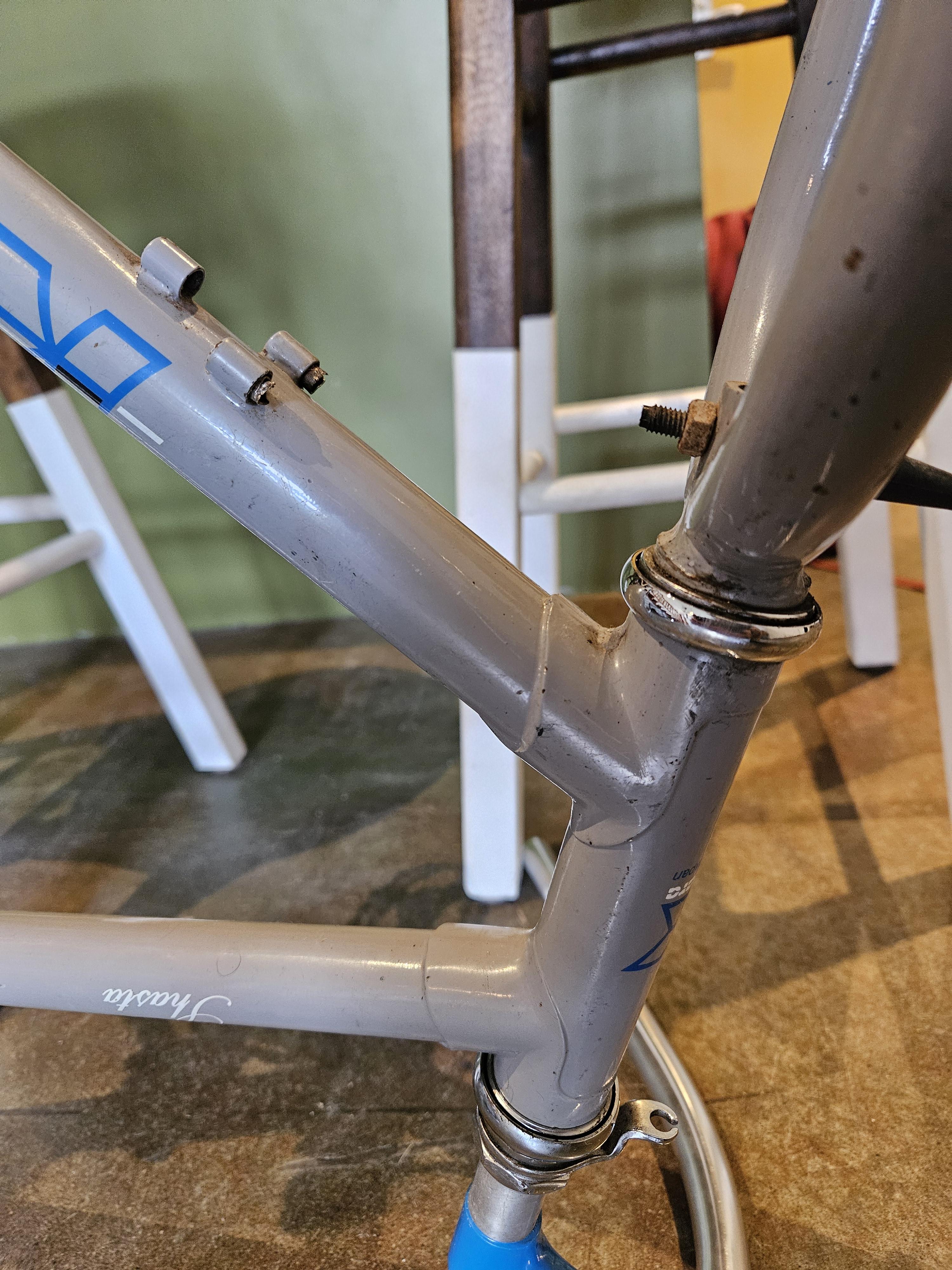 Cable ferrules stuck in cable guides on frame. Help! | Scrolller