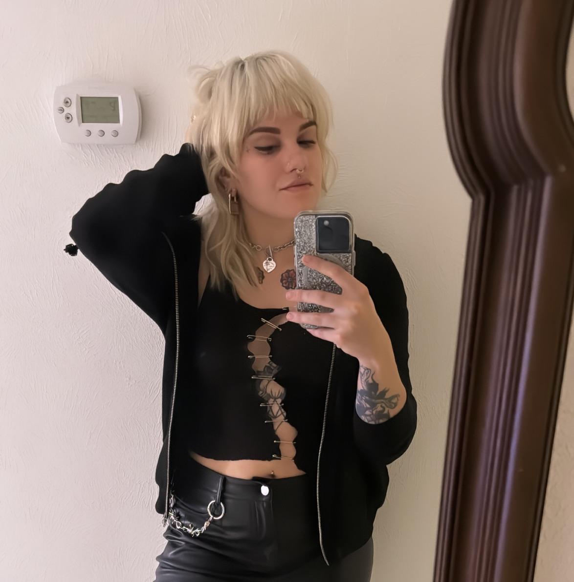 Help! Need outsiders’ perspective | Scrolller