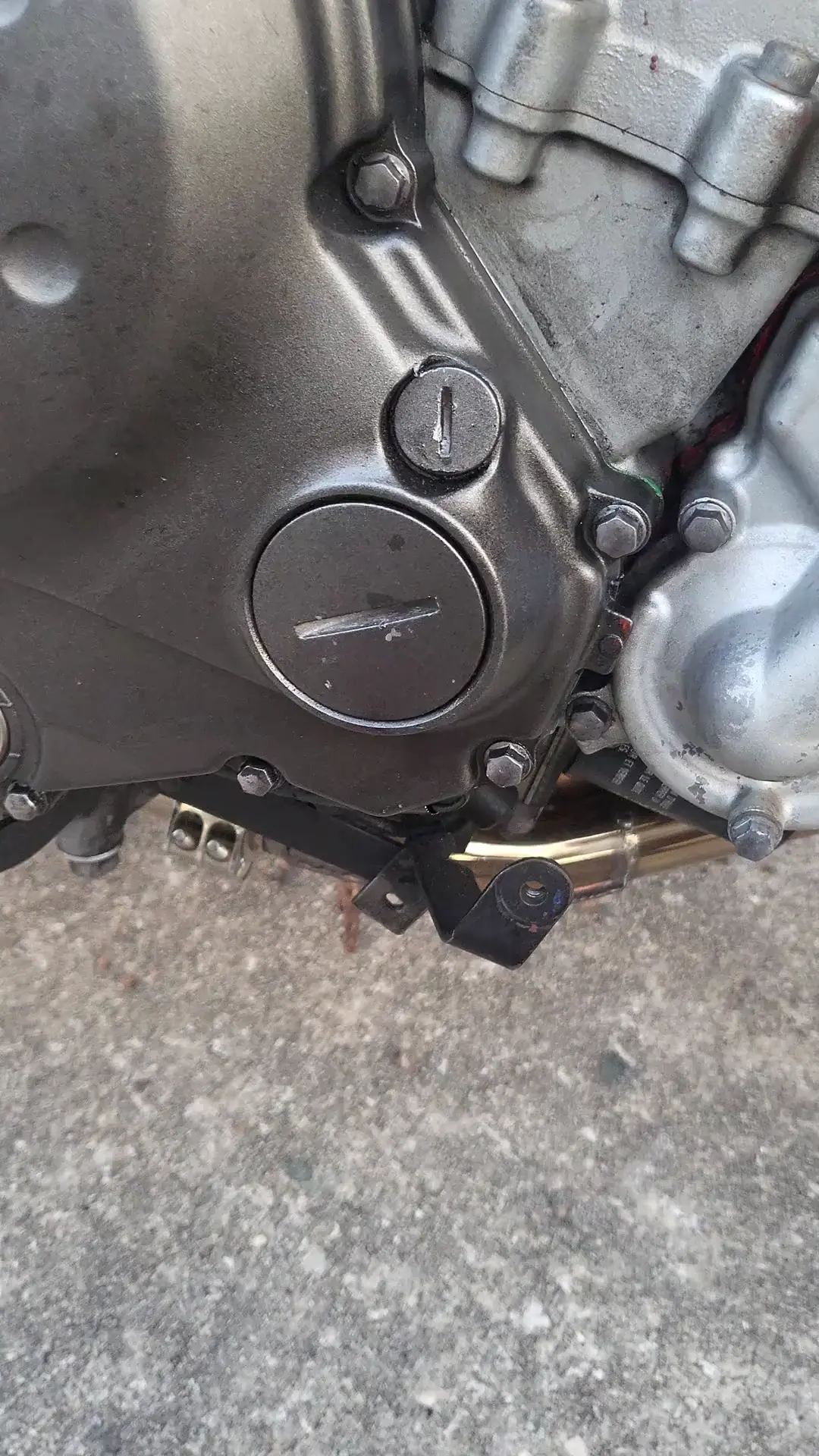 Oil leak | Scrolller