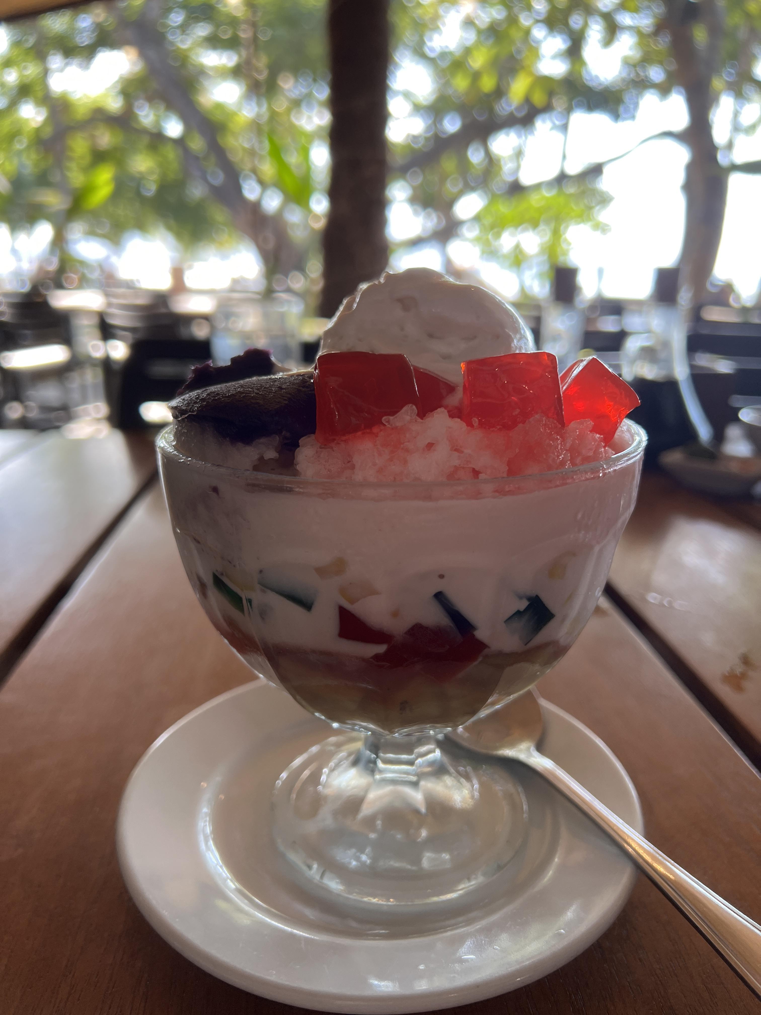 Halo-halo | Scrolller