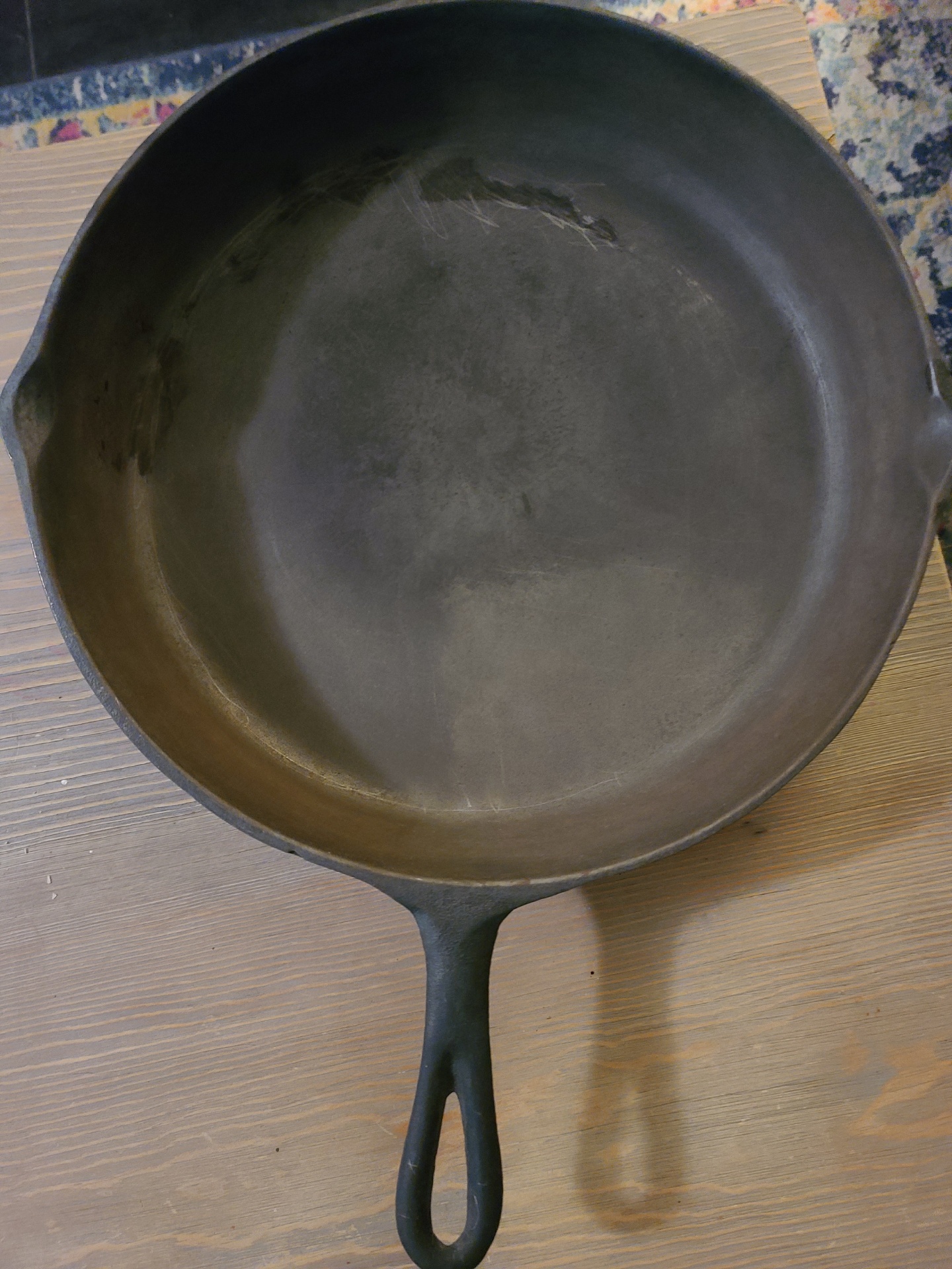 Identification help needed. The marking above the 12 is new to me. | Scrolller