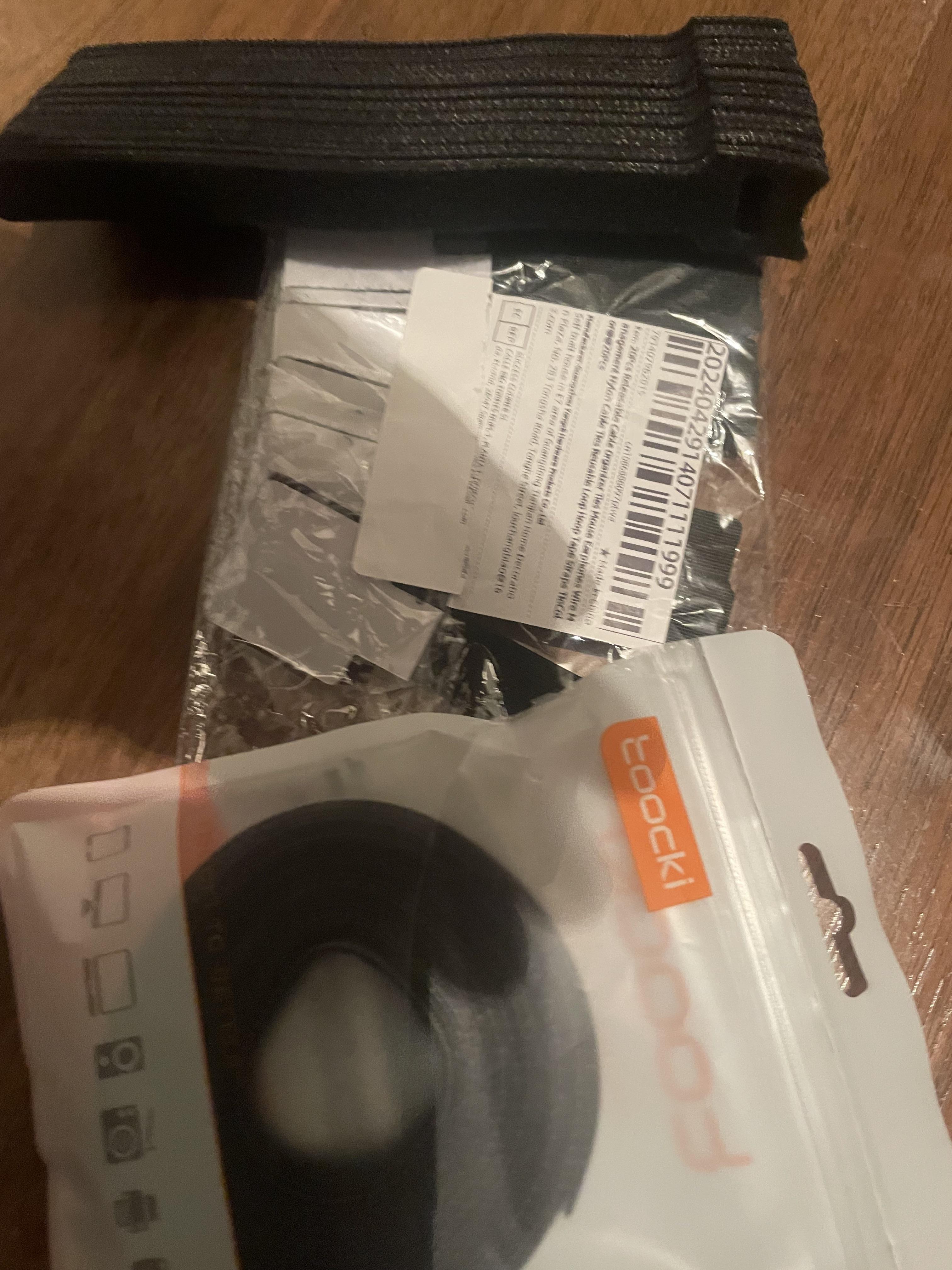 Finally finished my cable management after all my ties and tape arrived ...