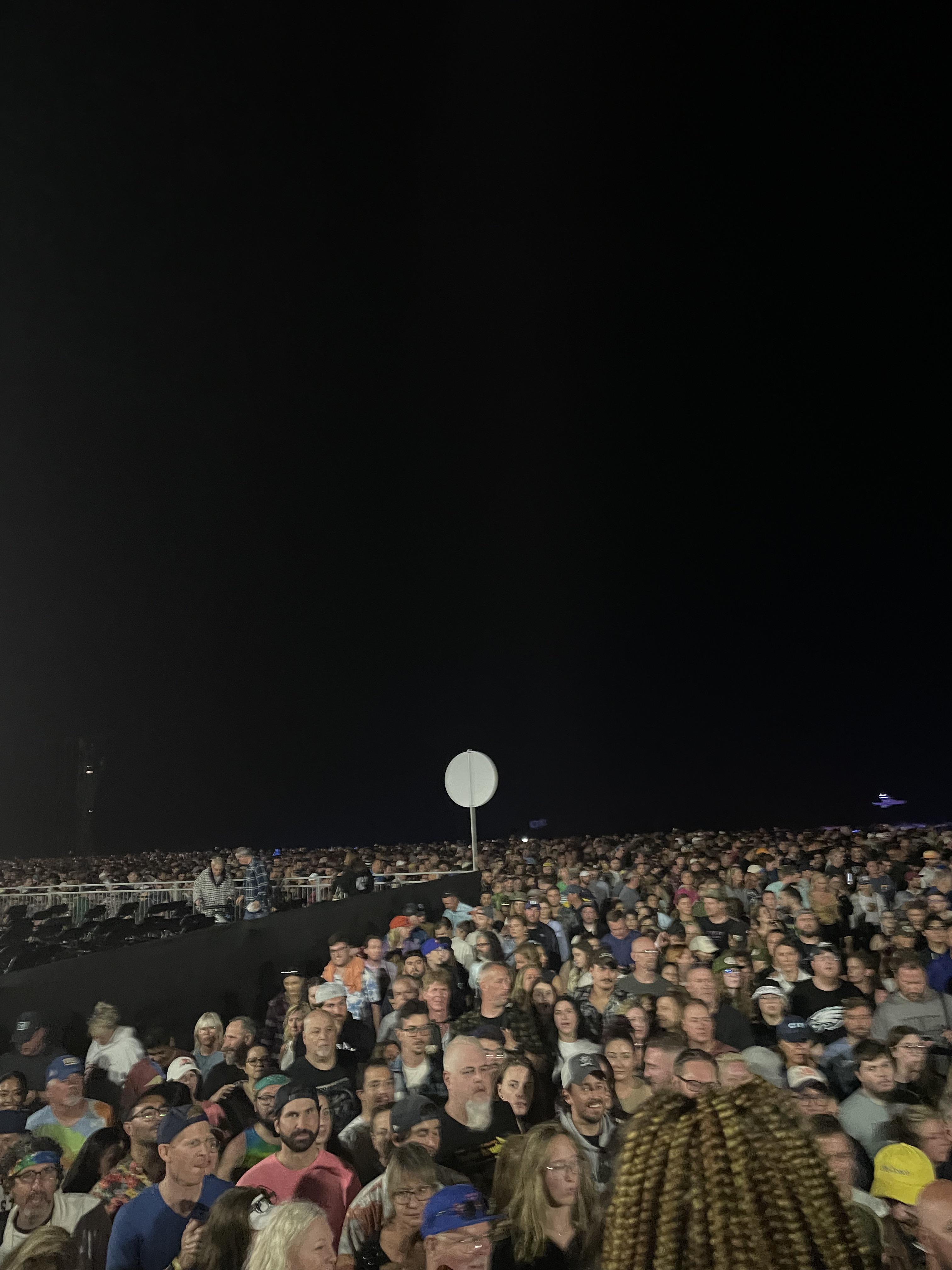 People leaving SHN after Foo Fighters set | Scrolller