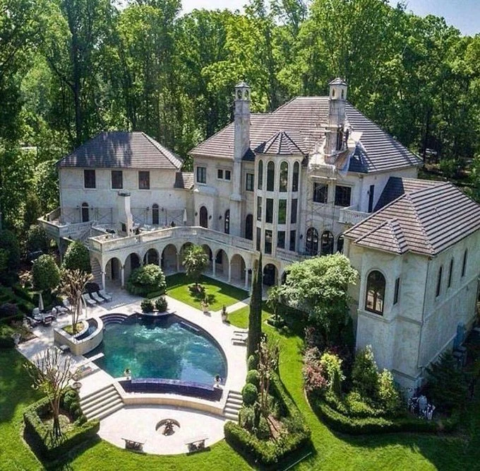 Perfect mansion. | Scrolller