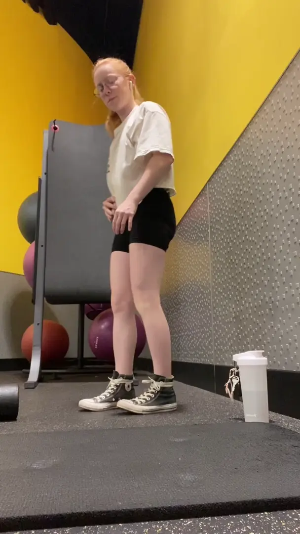Pistol squat progression! Still ways to go but still proud :) Any form tips? | Scrolller