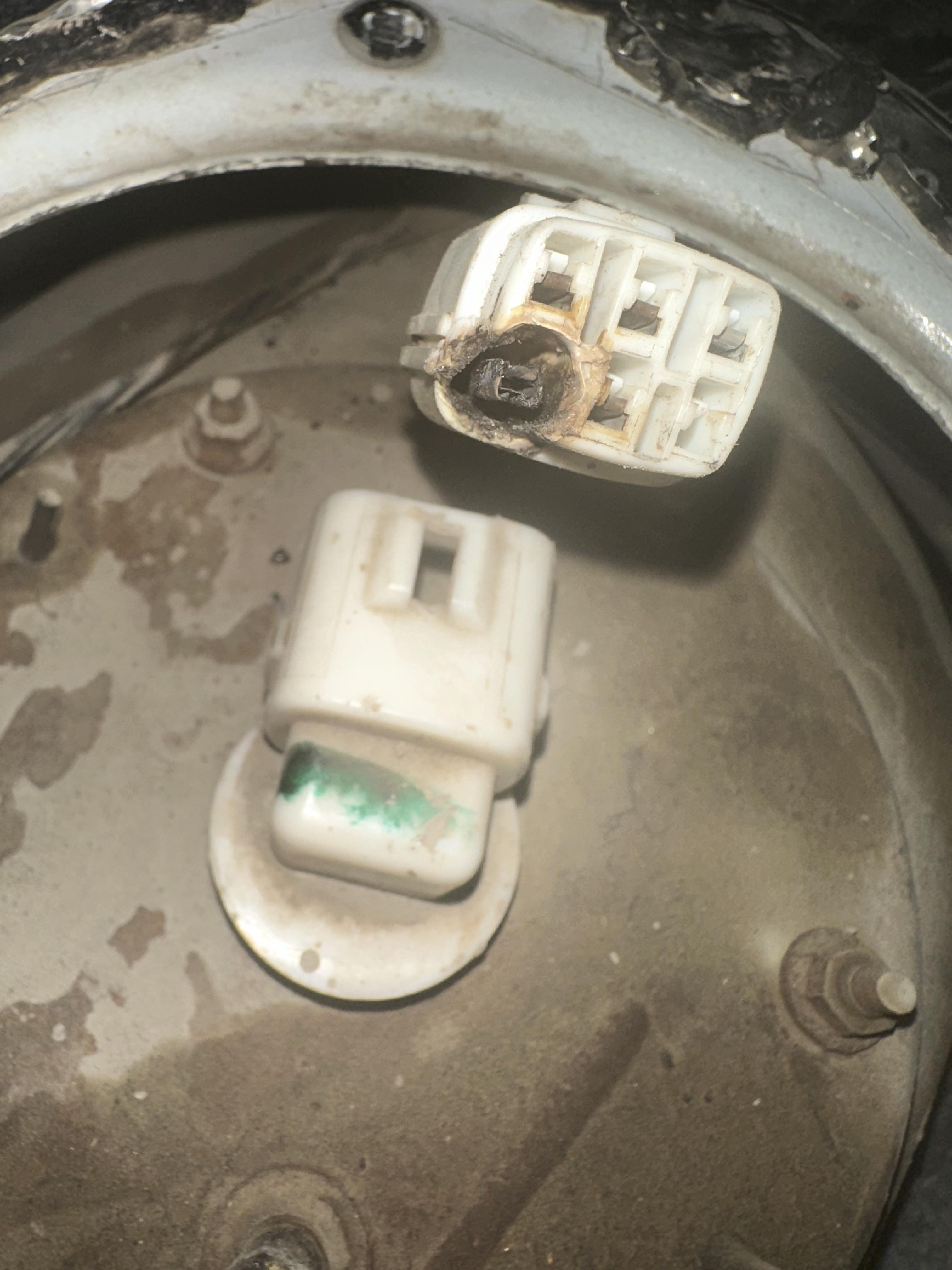 Plug for fuel pump has burnt | Scrolller
