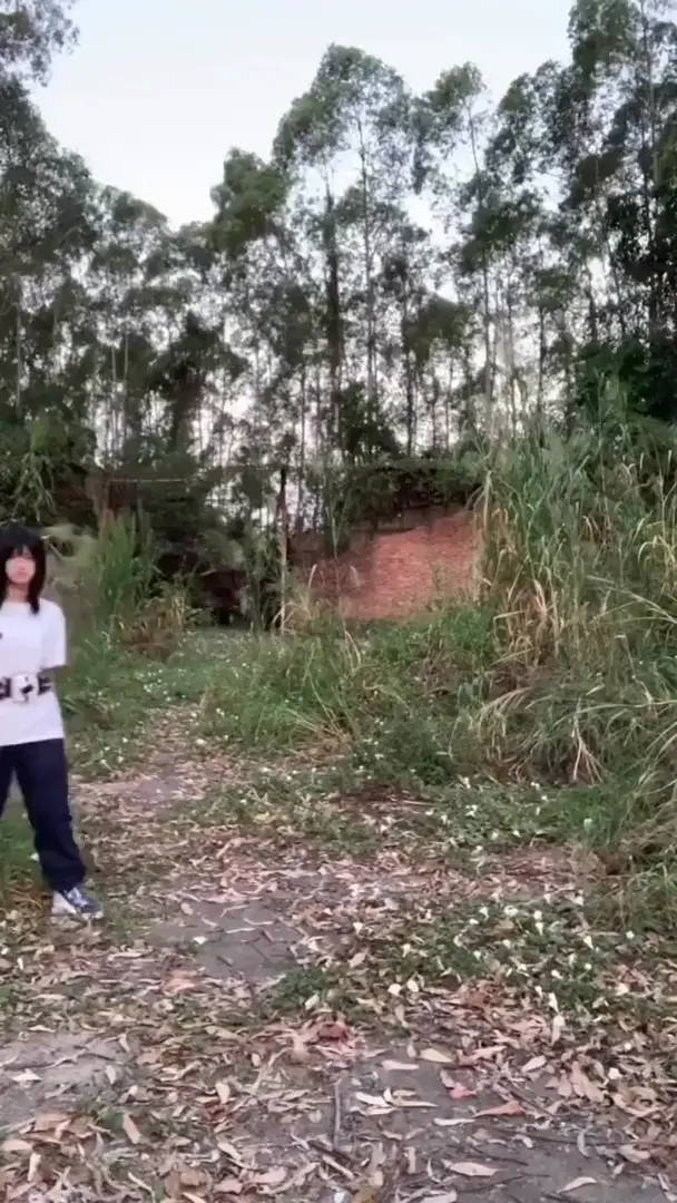 protect her at all cost | Scrolller