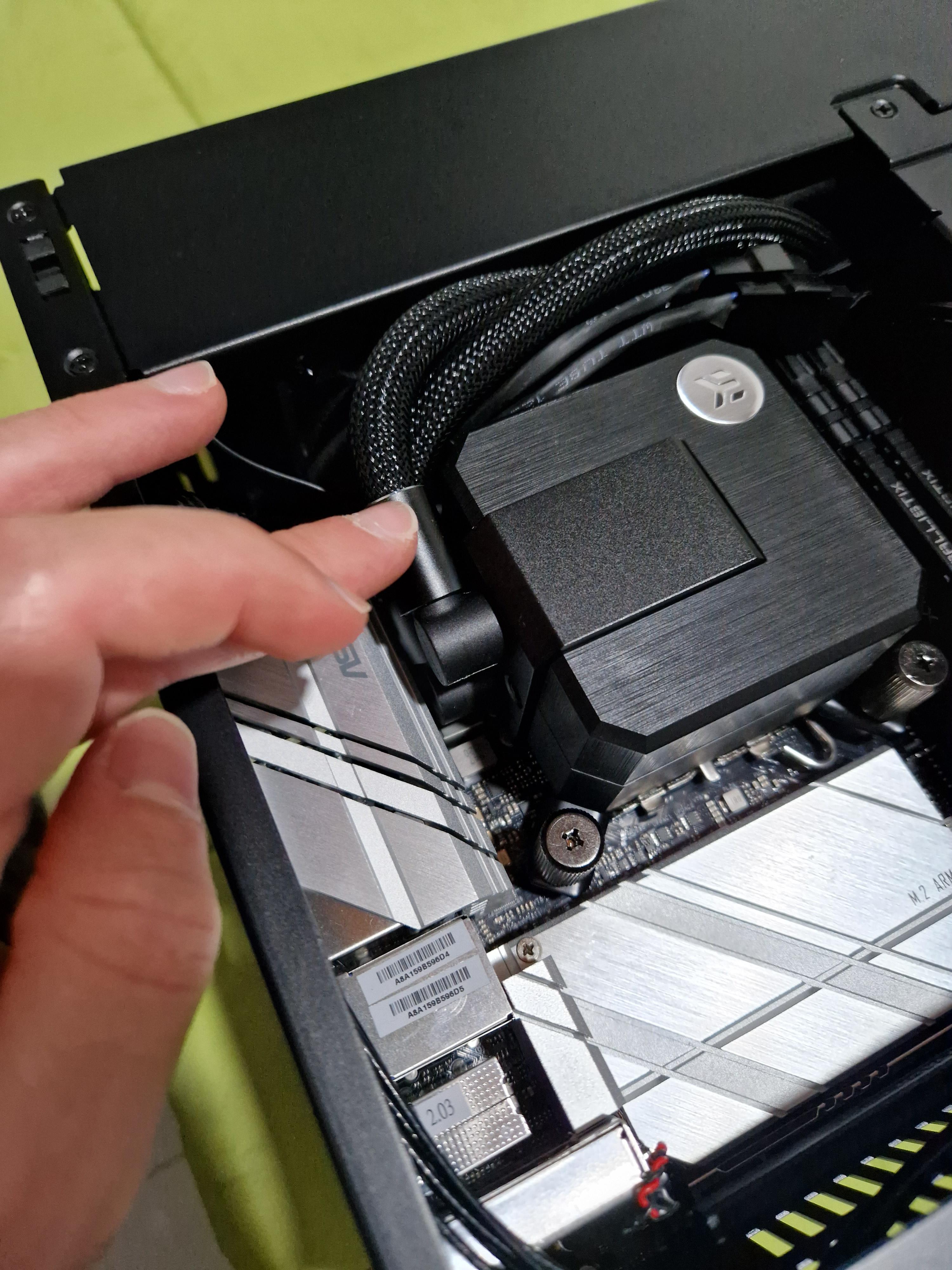 Is it leaking? | Scrolller