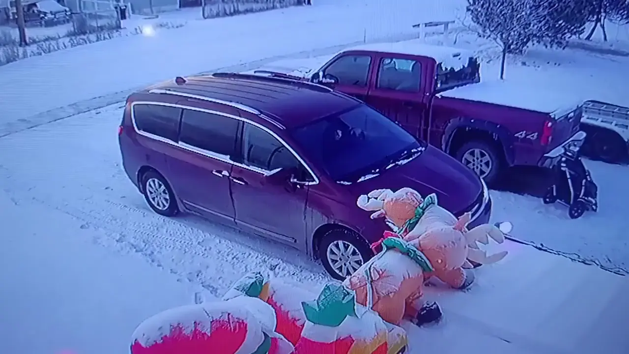 Pulling out of a driveway | Scrolller