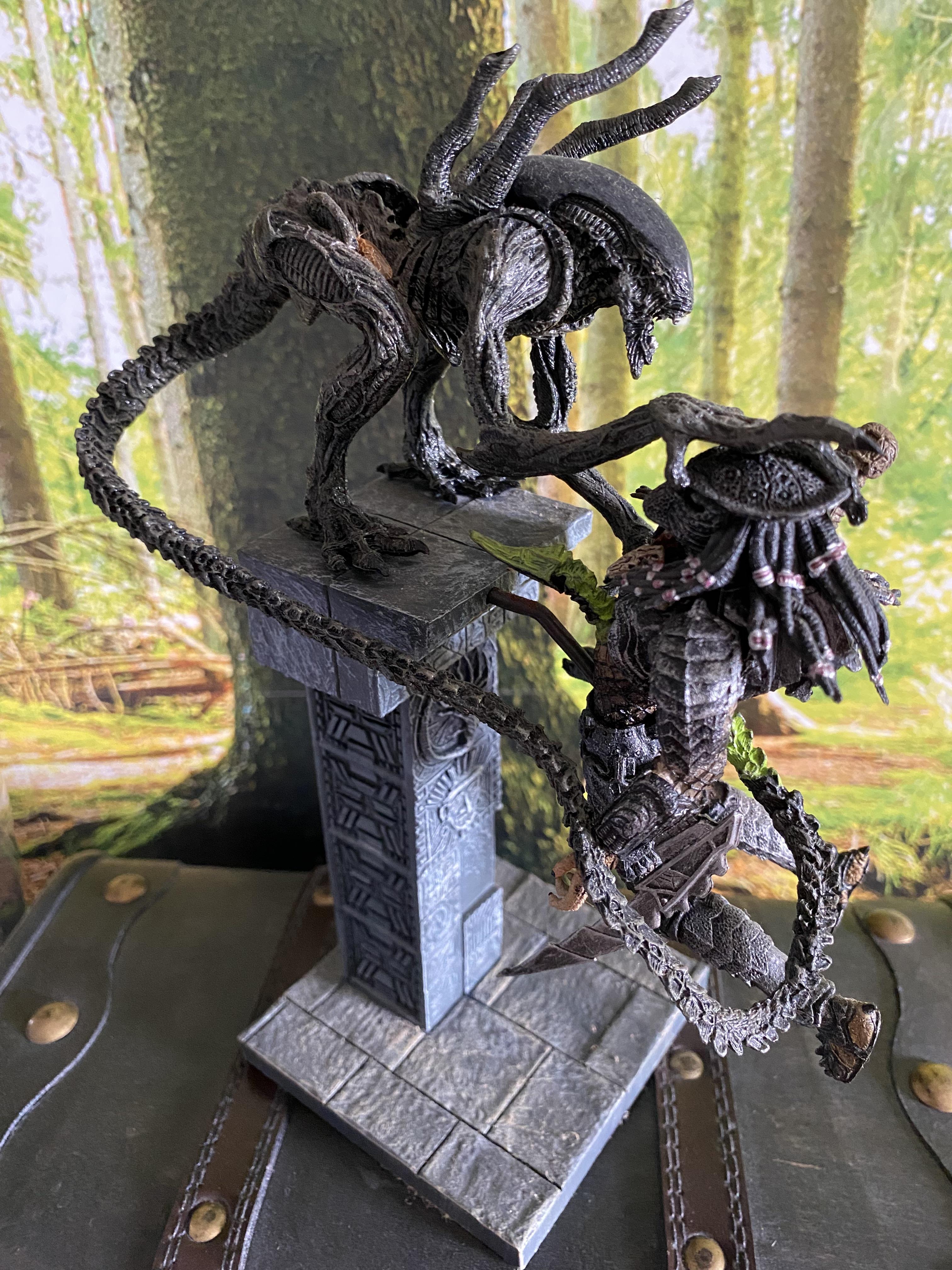 Anyone know much about this Aliens/Predator figurine? | Scrolller