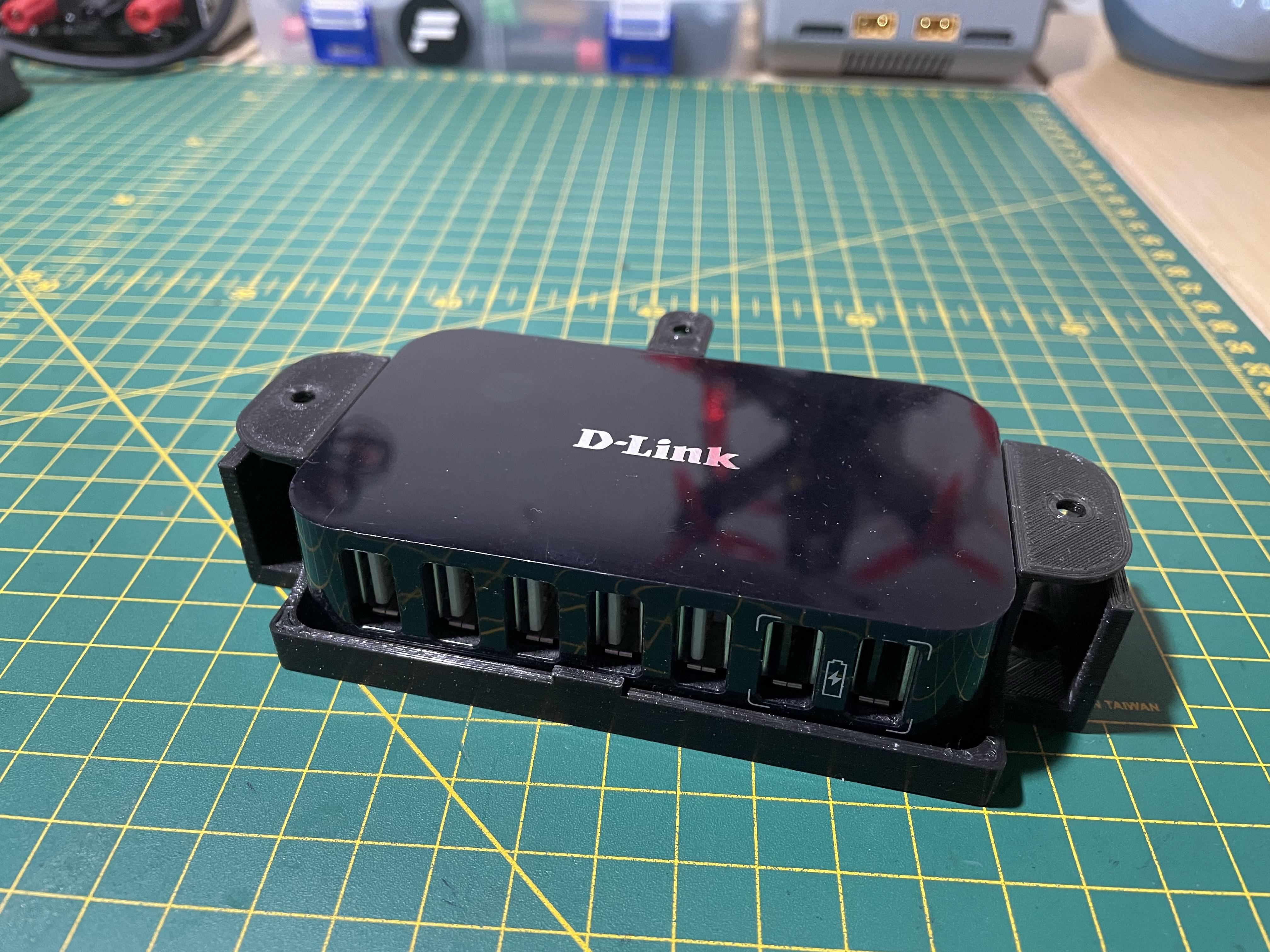 Under-desk mount for USB hub | Scrolller