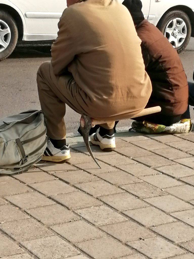 Perfect use of center of weight. | Scrolller