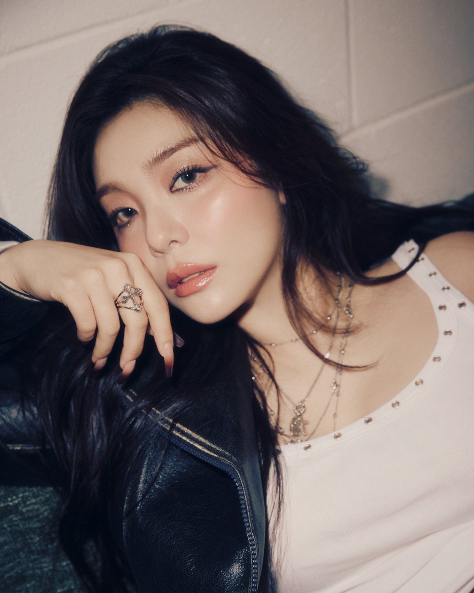 Ailee - The 7th Mini Album: (Me)moir (Concept Photo 1 - (Na)ive ver.) | Scrolller