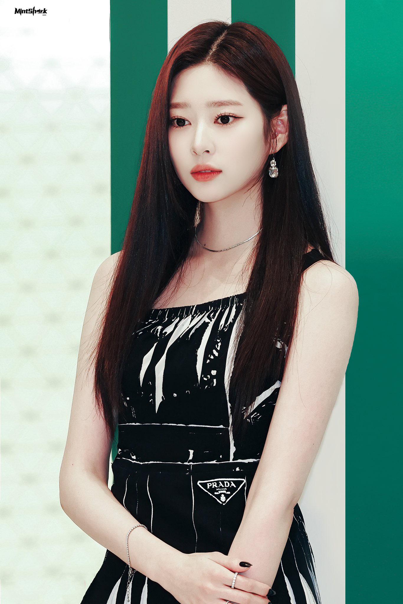 220513 Kim MinJu @ Prada PopUp Store | Scrolller