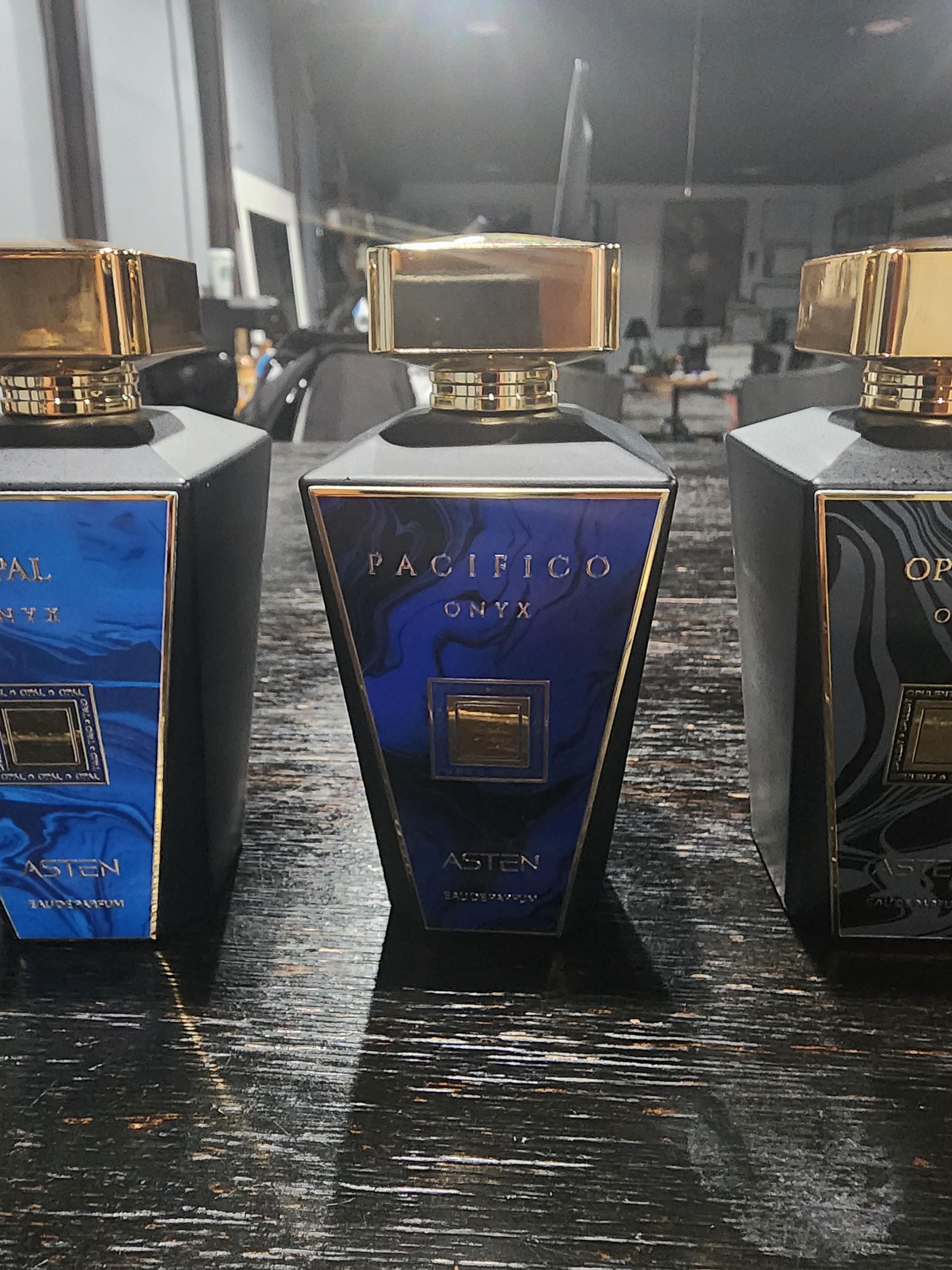 Help trying to figure what what these arw cloning | Scrolller