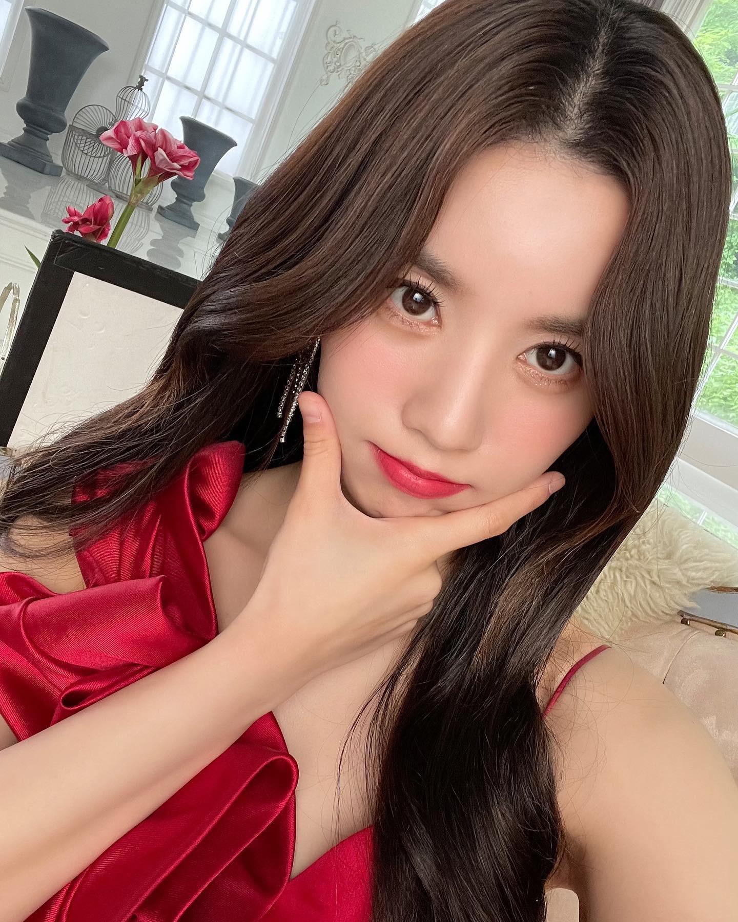 220621 Kwon Eunbi Official Instagram Update | Scrolller