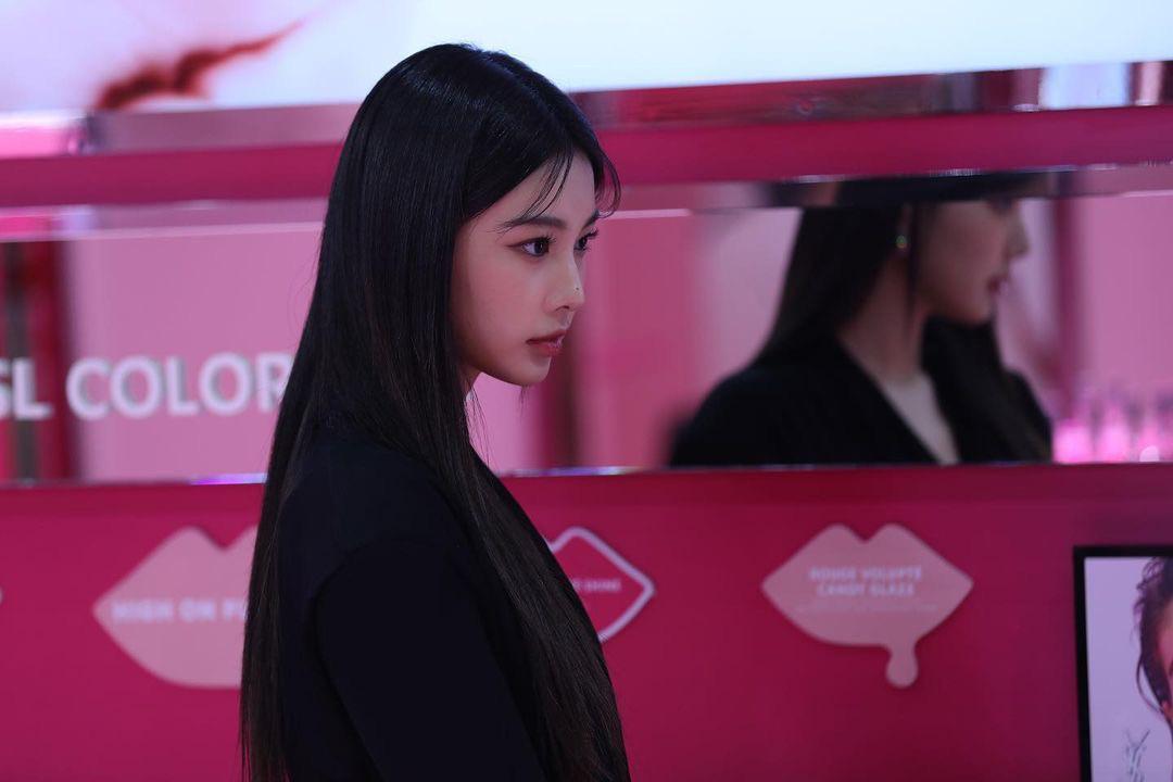 220105 Kang Hyewon Instagram Update | Scrolller