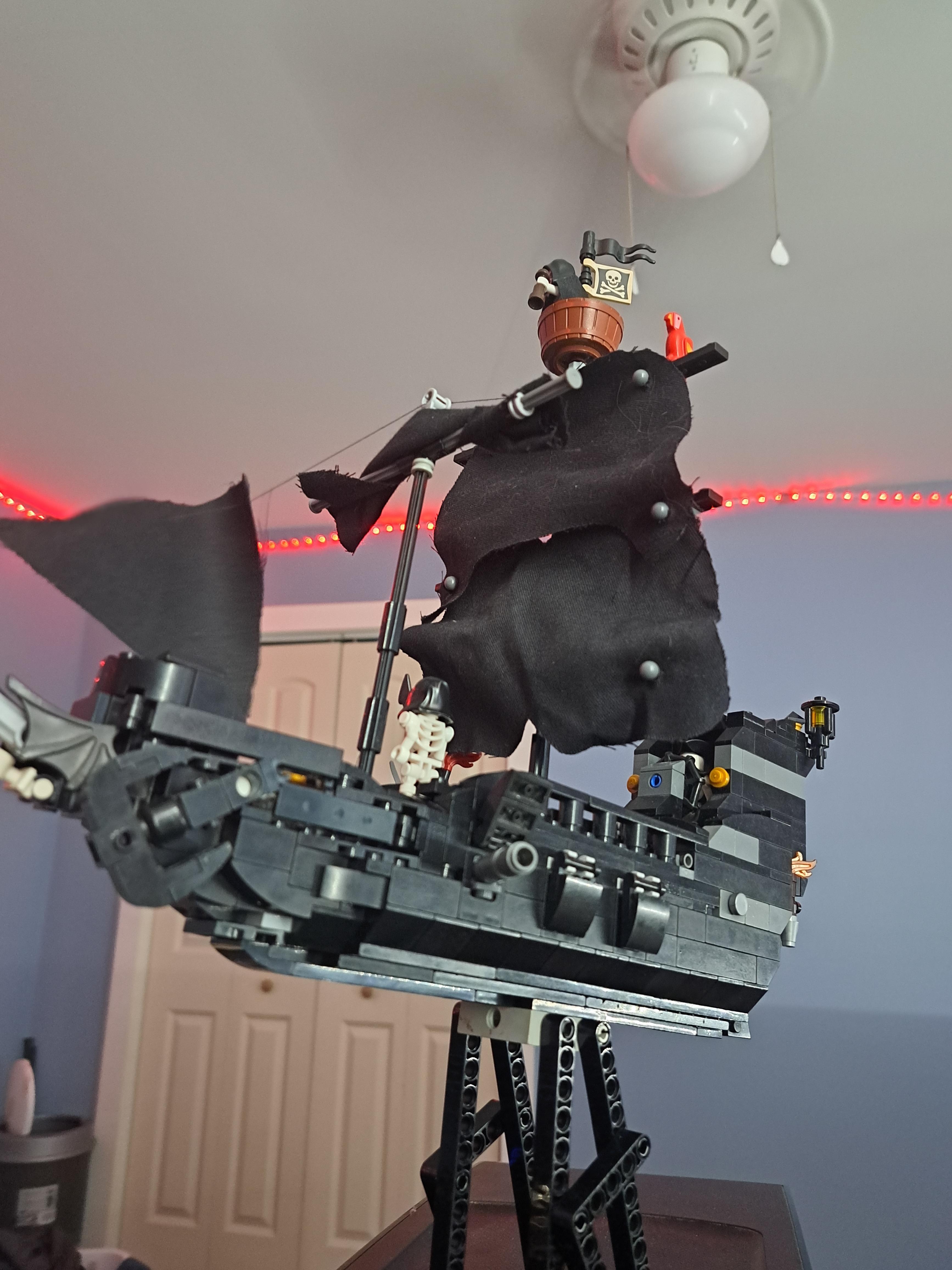 Lego pirate ship moc | Scrolller