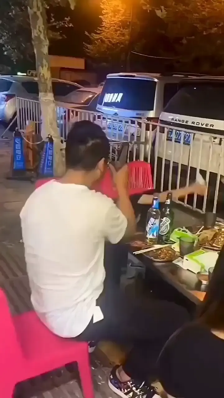 Random hangout | Scrolller