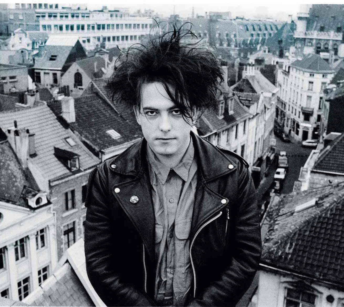 Robert Smith in the 80s | Scrolller