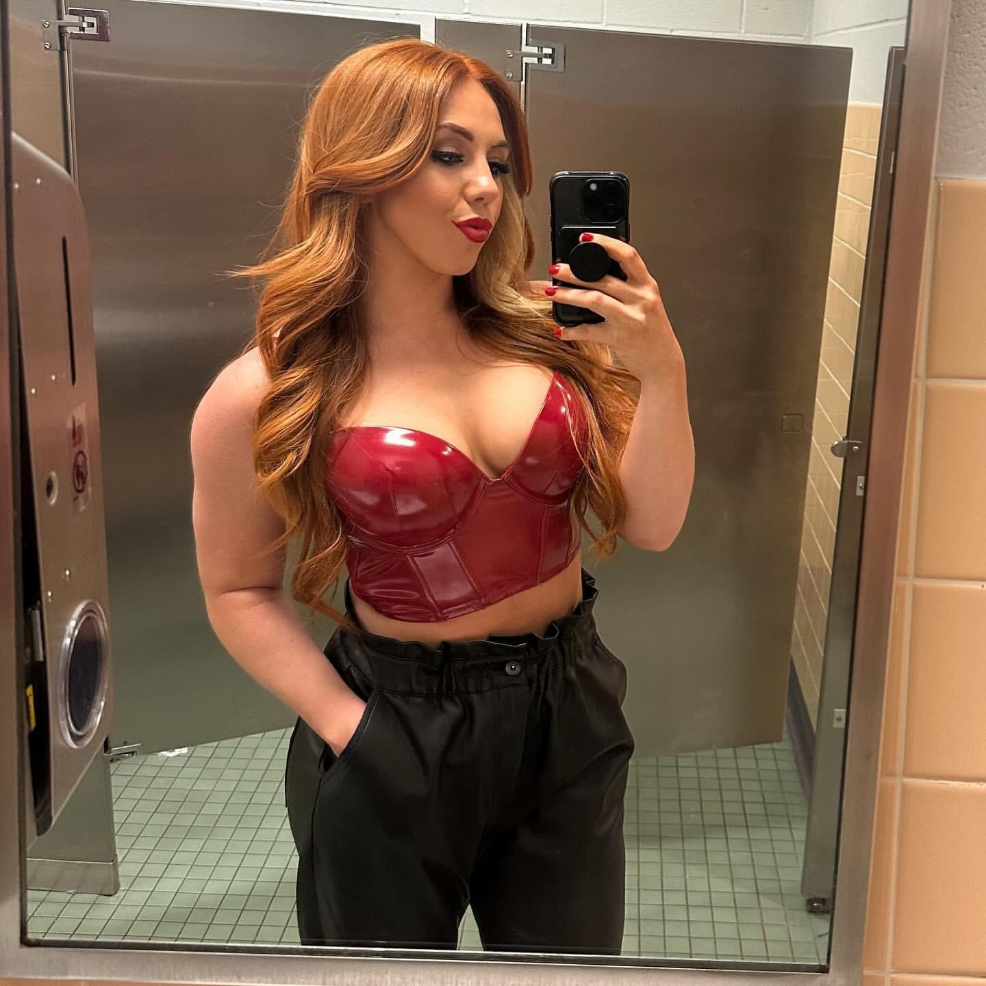 Isla Dawn | Scrolller