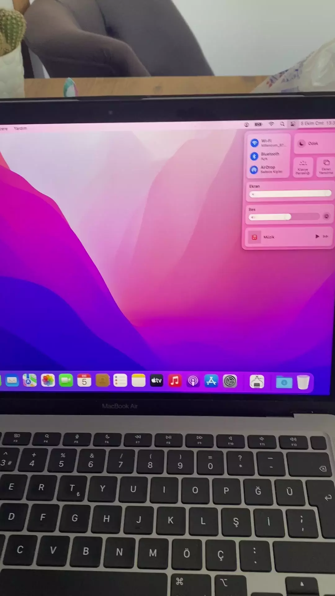 Screen brightness cannot be adjusted on Monterey - a weird bug | Scrolller