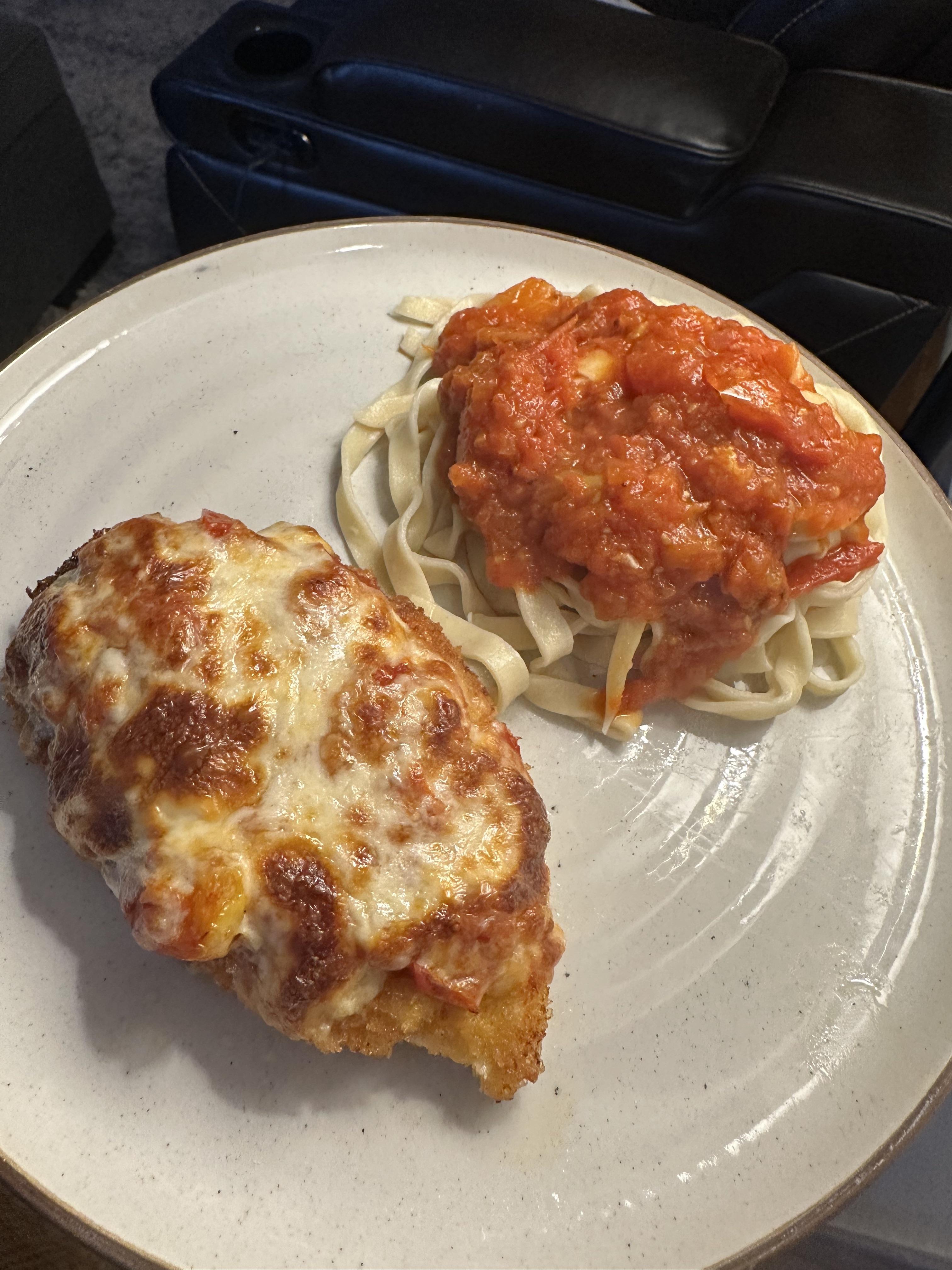 [homemade] Linguine, chicken parm and pomodoro sauce | Scrolller