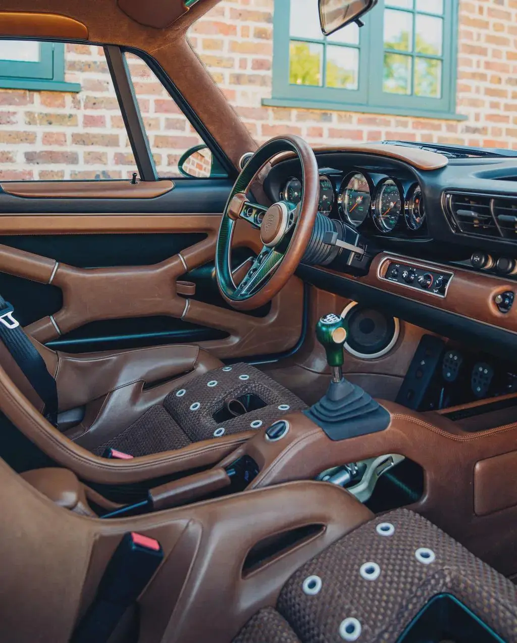 Singer Interior design | Scrolller