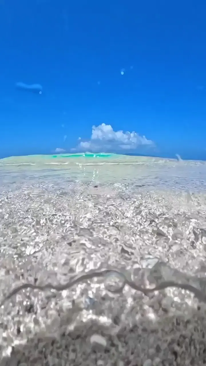 Soothing ocean and sound of waves .. | Scrolller