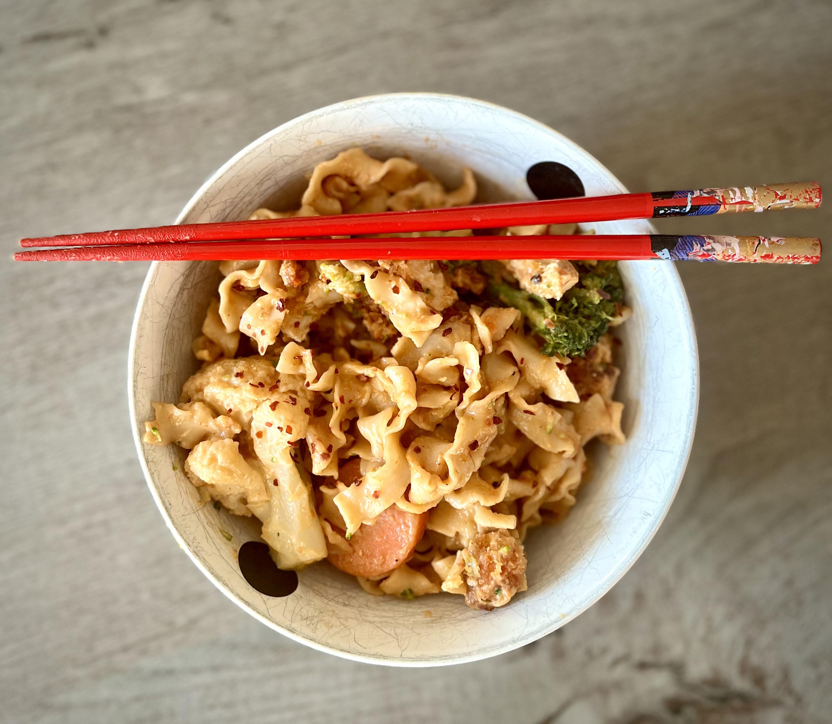 Spicy Peanut Noodles with chikn and veggies - Lazy edition | Scrolller