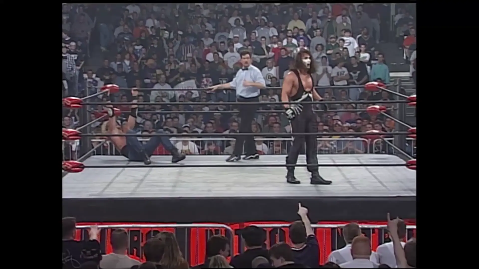 Sting reverses the Diamond Cutter into the Scorpion Death Drop (1998) | Scrolller