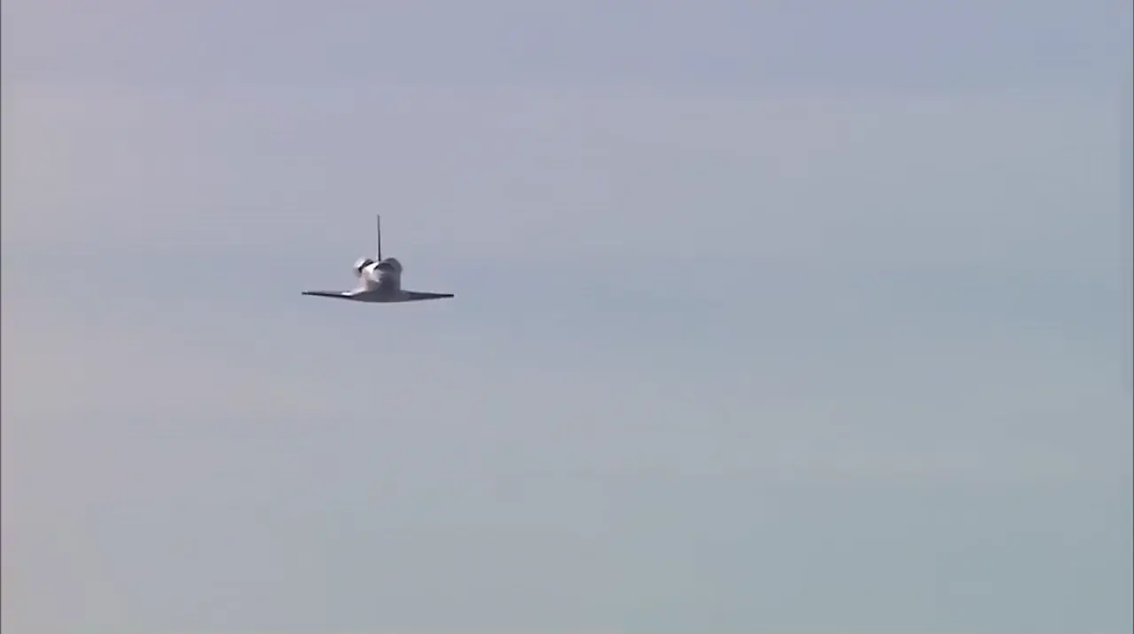 STS-126 Space Shuttle Endeavour Landing | Scrolller