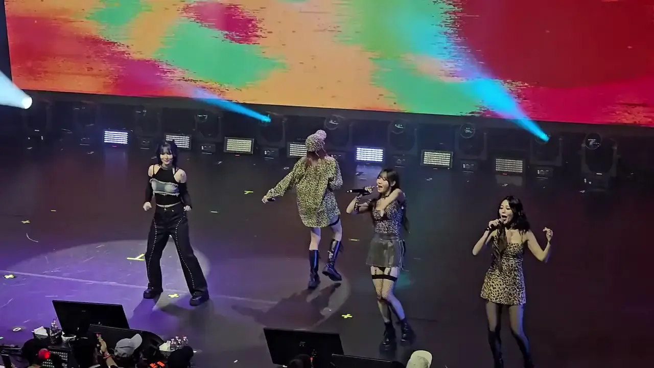 Sua and Gahyun | Scrolller