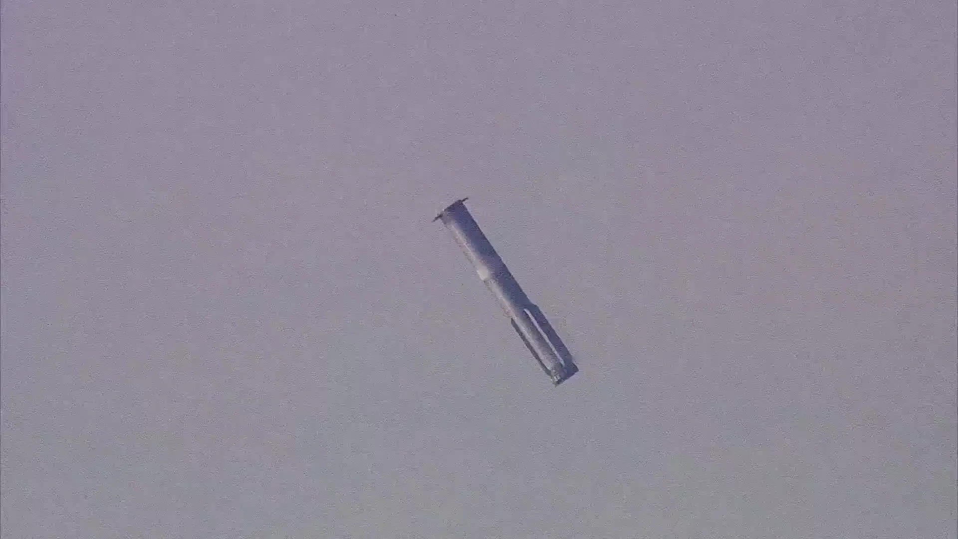 Super Heavy landing burn and soft splashdown in the Gulf of Mexico! | Scrolller