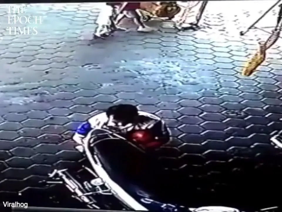 Superhero dad caught on camera. | Scrolller