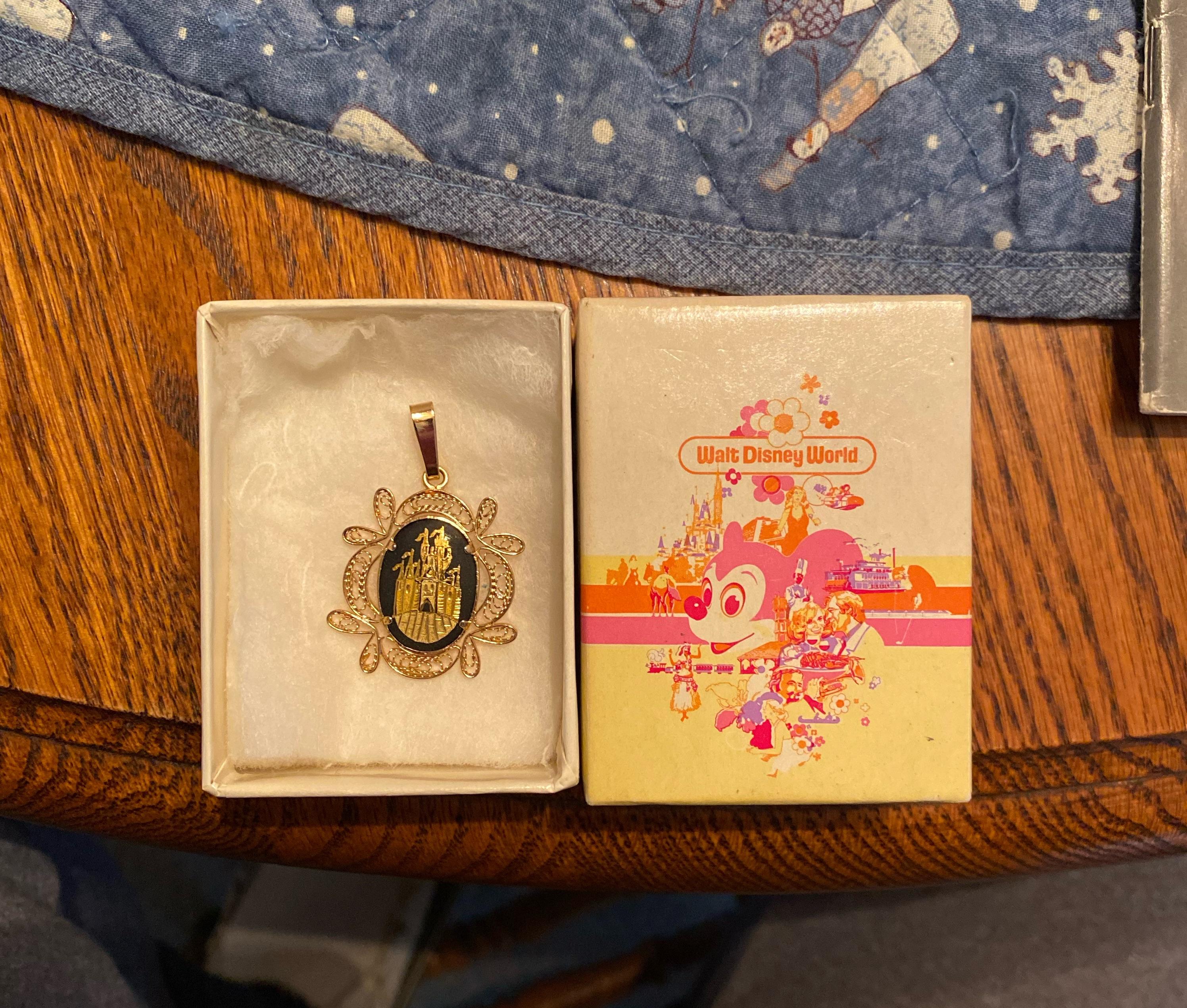 Need help identifying this vintage Disney pendant | Scrolller