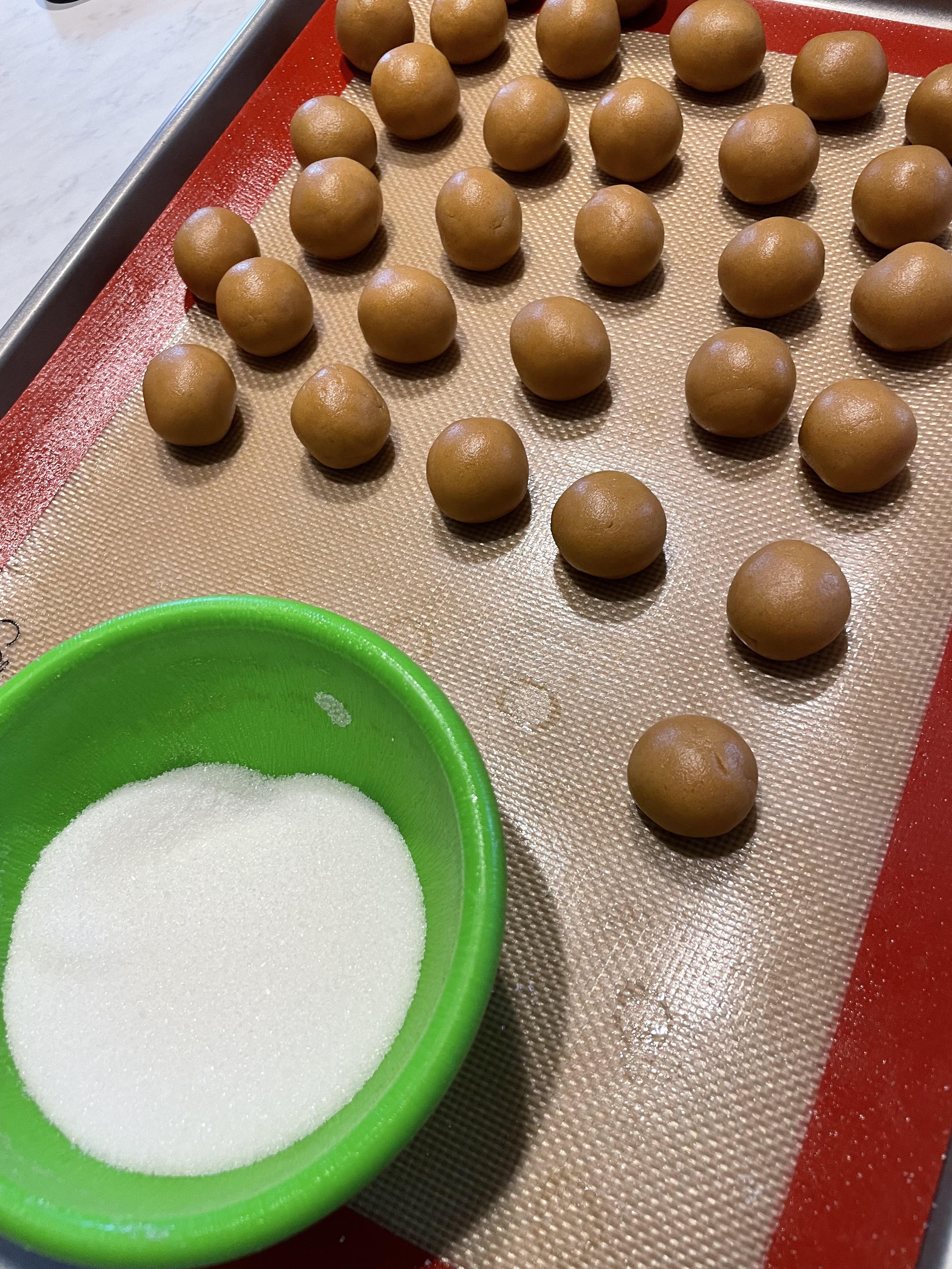 Peanut butter blossoms | Scrolller