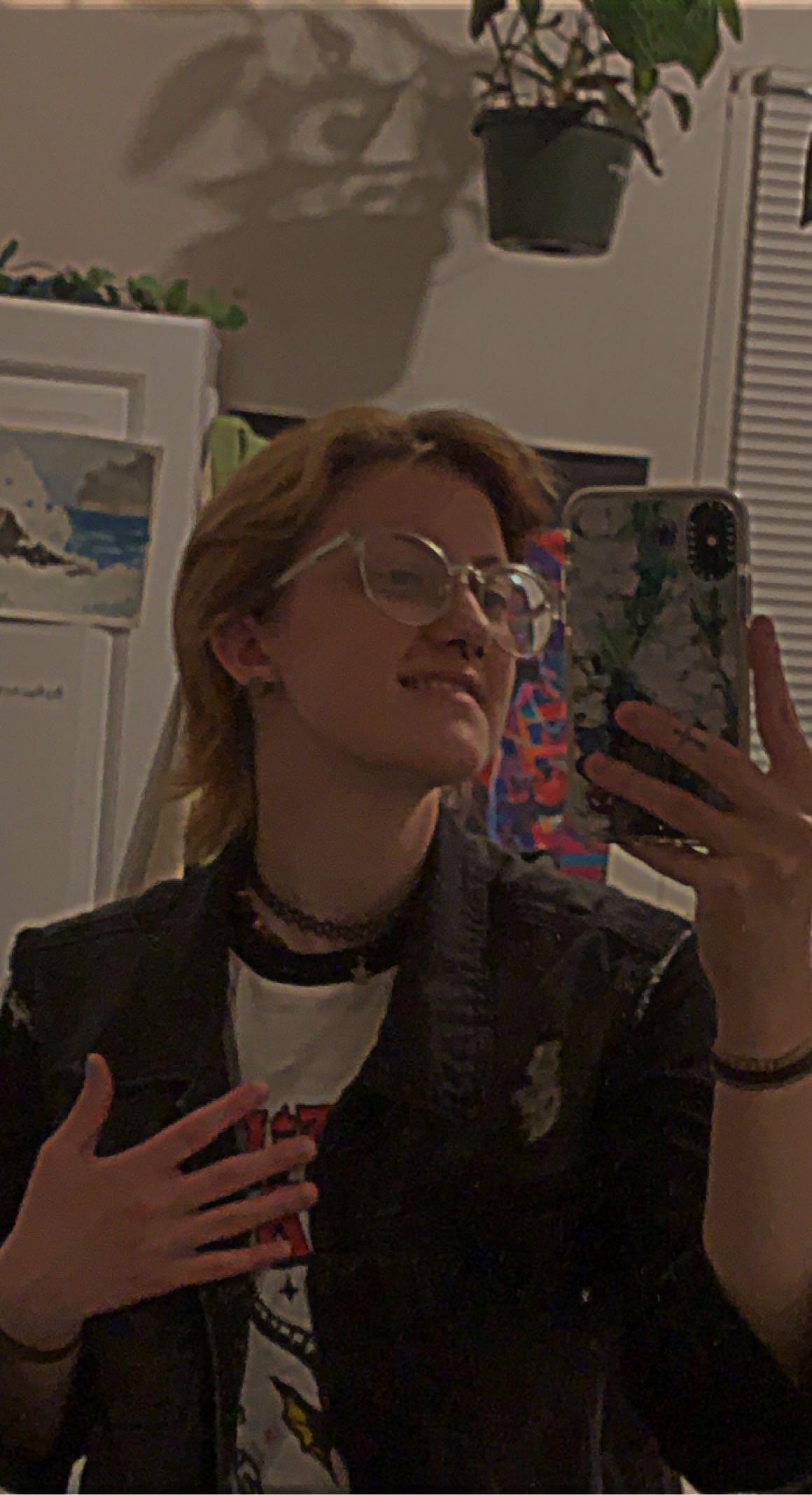 Poser 🏴‍☠️ | Scrolller