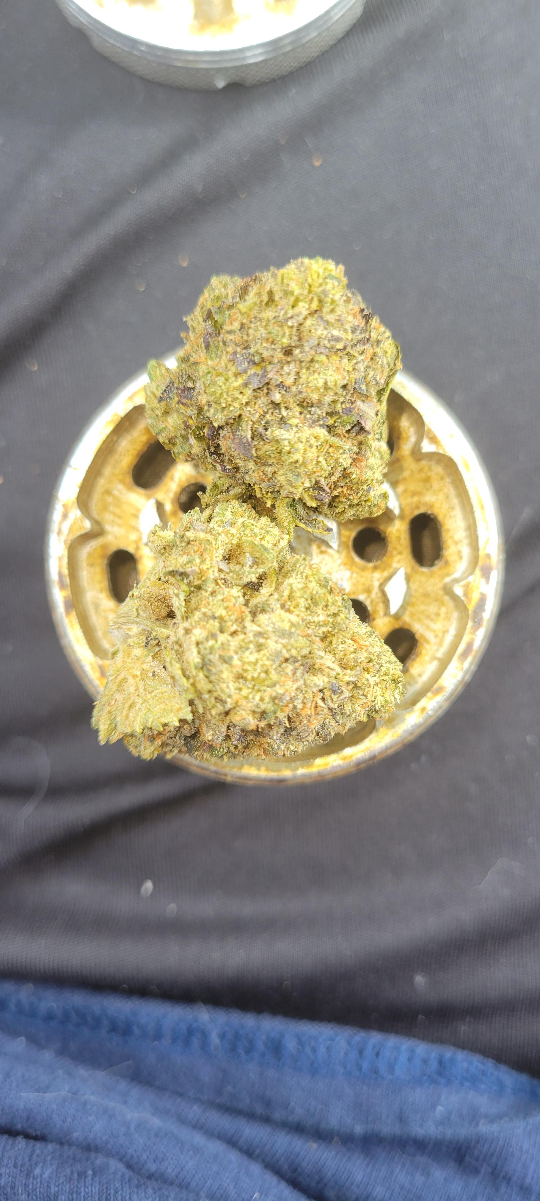 Pink Kush | Scrolller