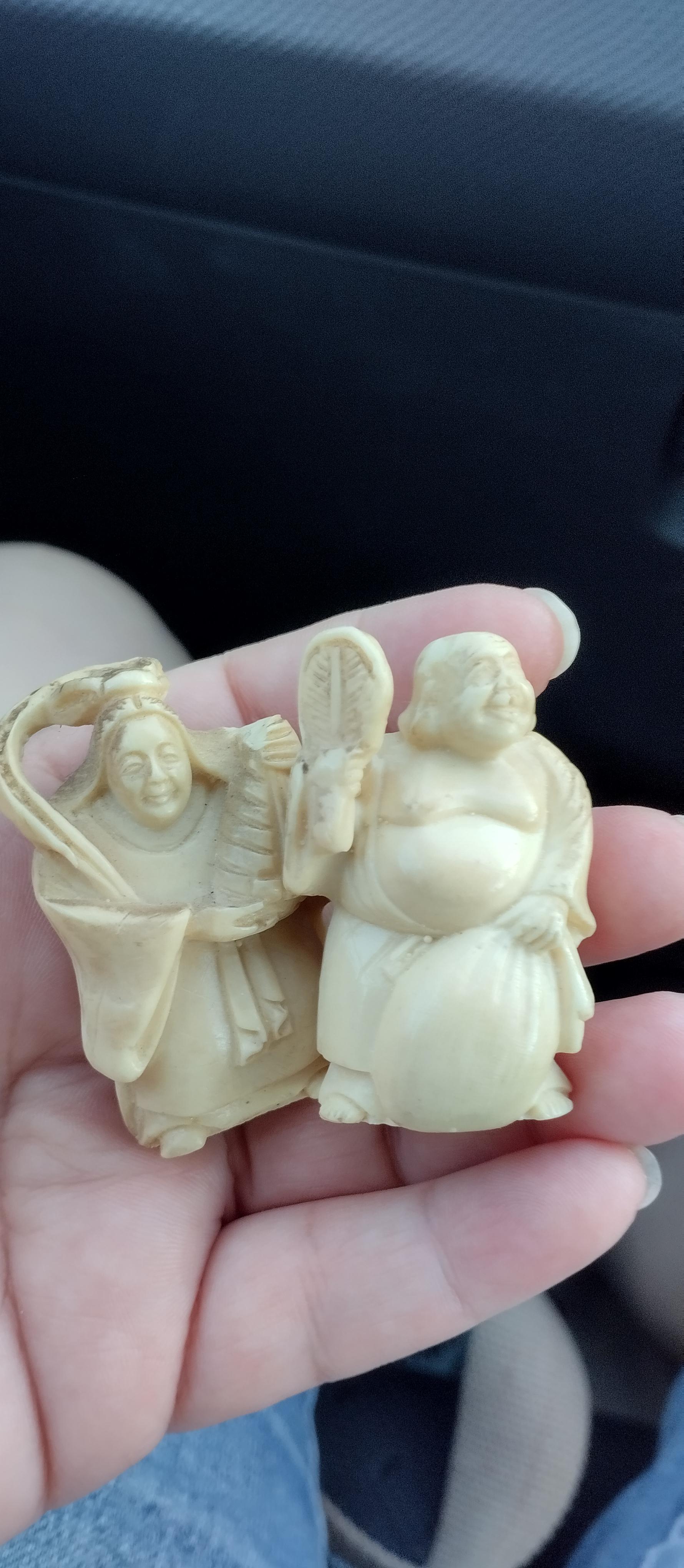 What are these statues of? | Scrolller