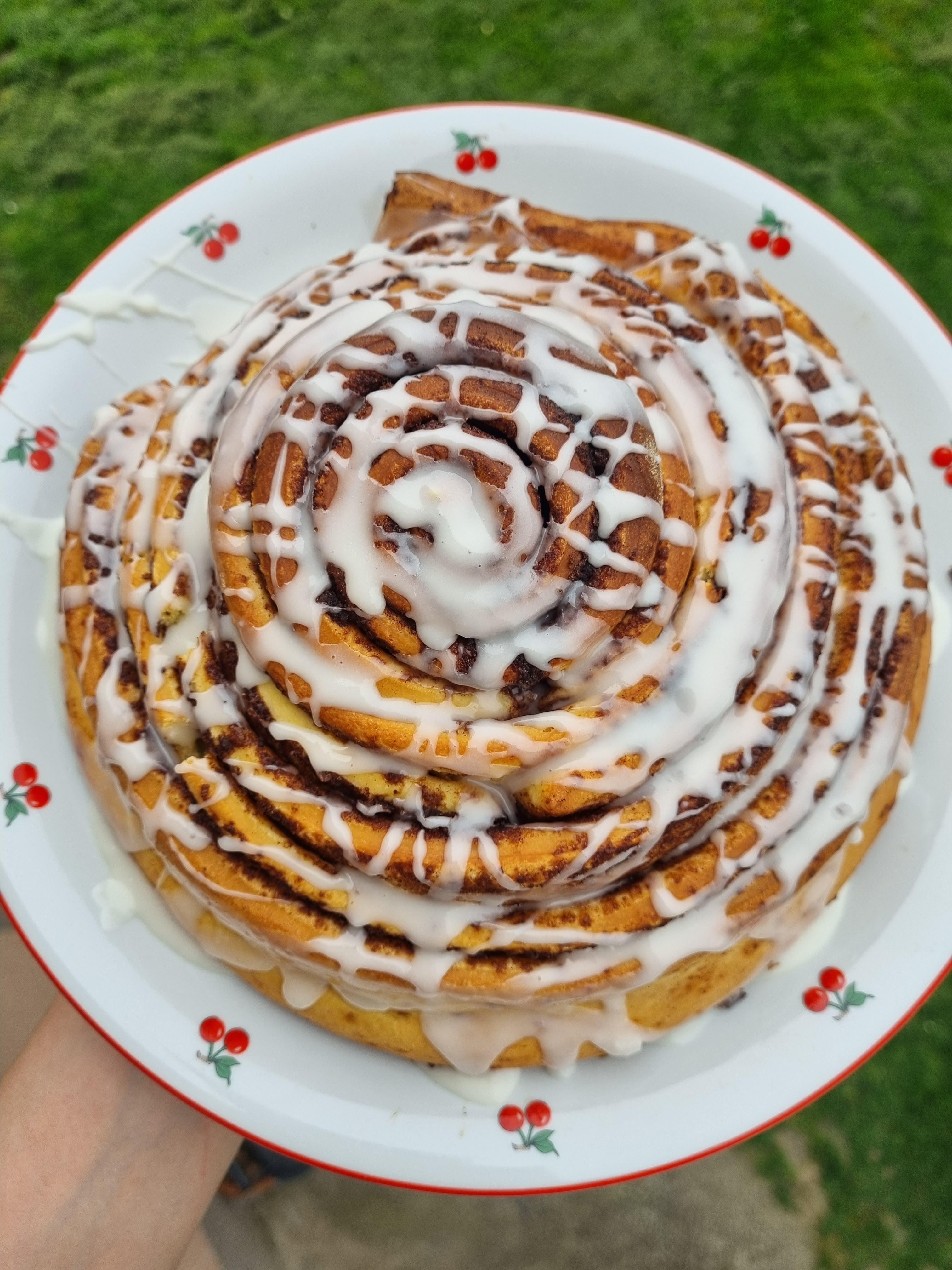 [Homemade] Giant cinnamon roll cake | Scrolller