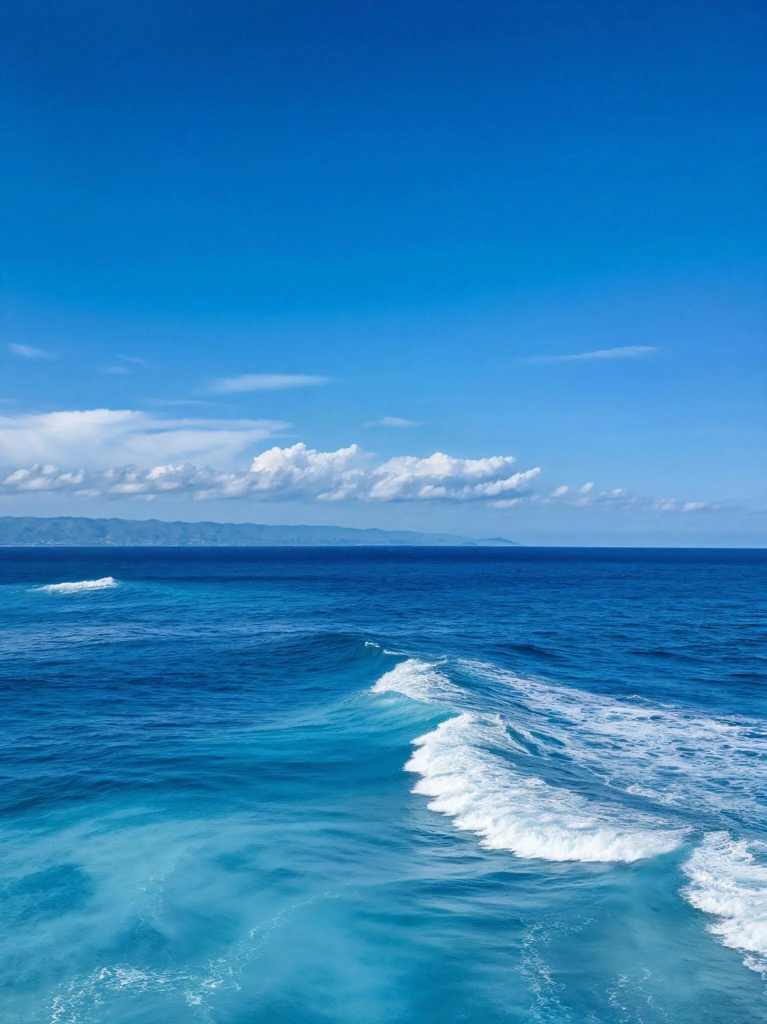 The beautiful colors and shades of the ocean | Scrolller