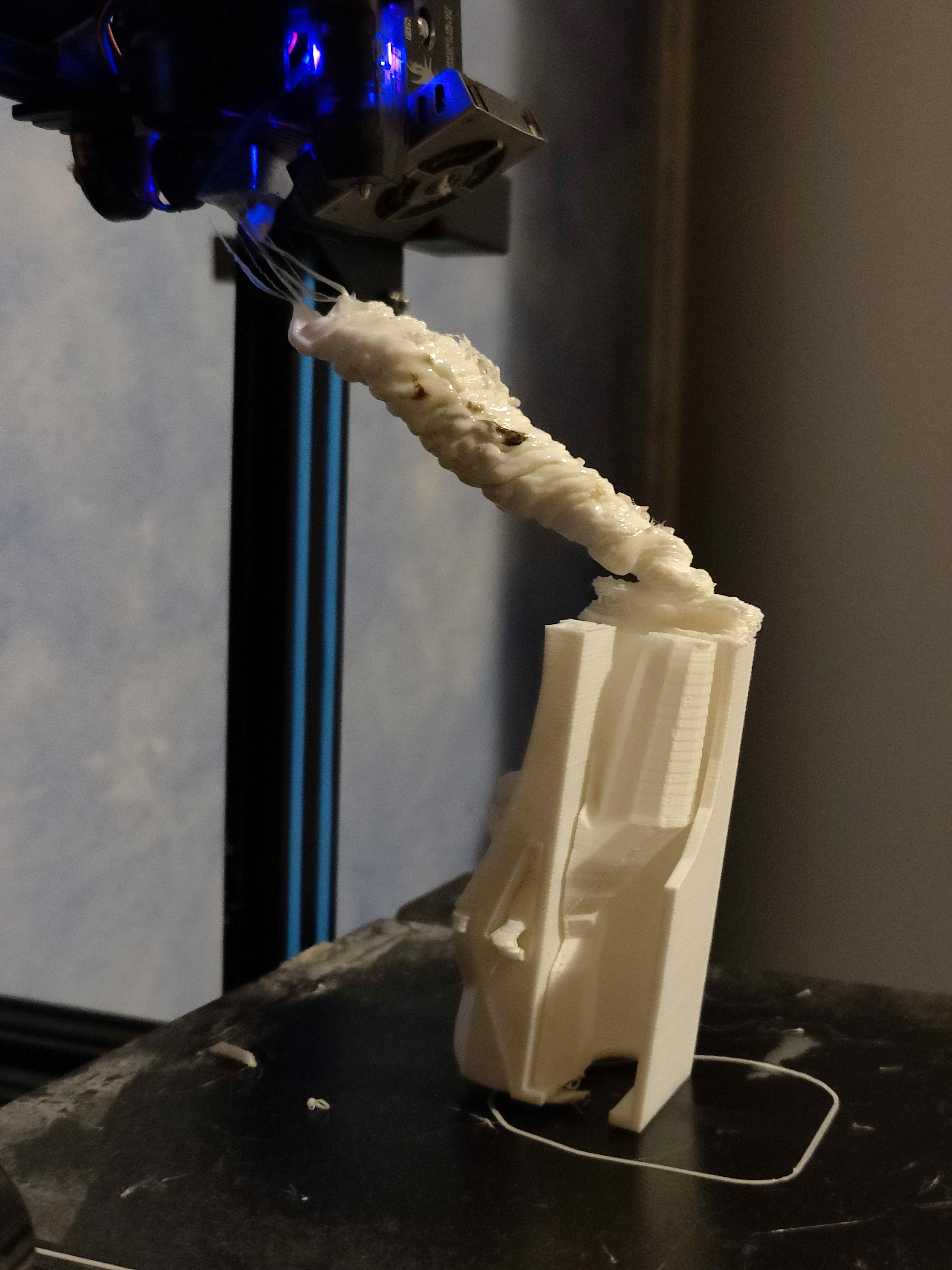 The overhang is impressive | Scrolller