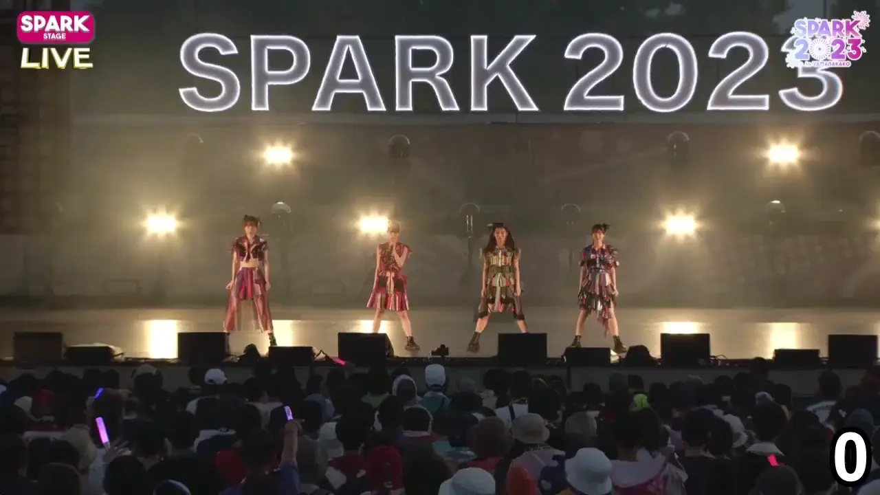 Their devilish smiles as they perform the same song 5 times in a row | Scrolller